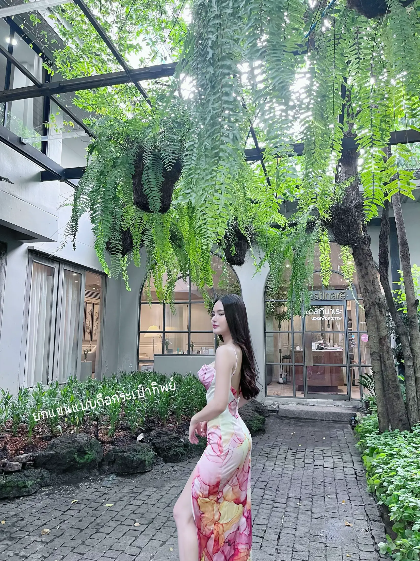 แชร์ไดเดียถ่ายภาพสาวตัวเล็ก ถ่ายรูปยังไงให้ดูสูง มาดูกัน!! | แกลเลอรีที่โพสต์โดย Mookie | Lemon8