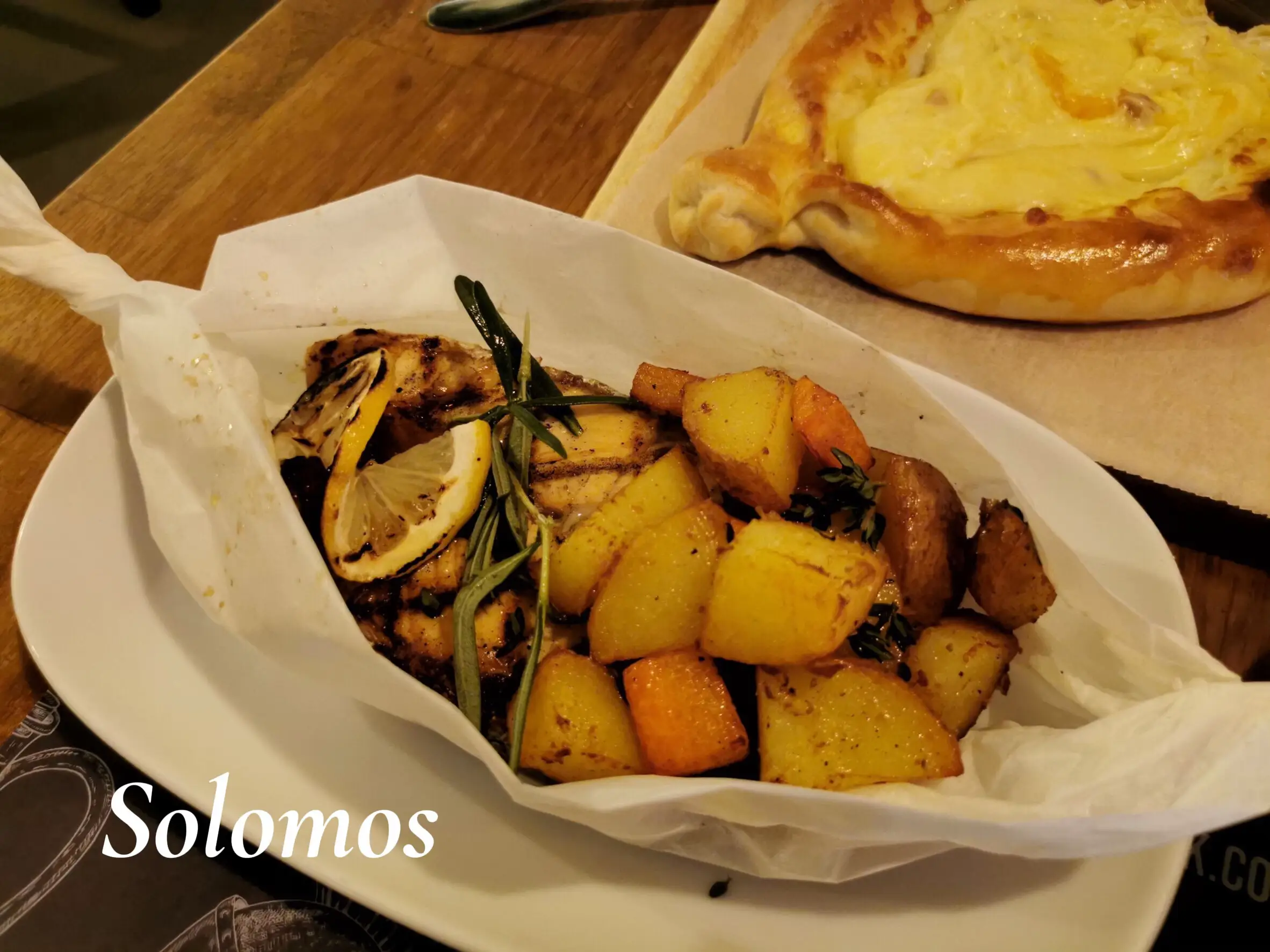 รีวิว AVRA Greek Georgian Restaurant | แกลเลอรีที่โพสต์โดย Ratchaya K. | Lemon8