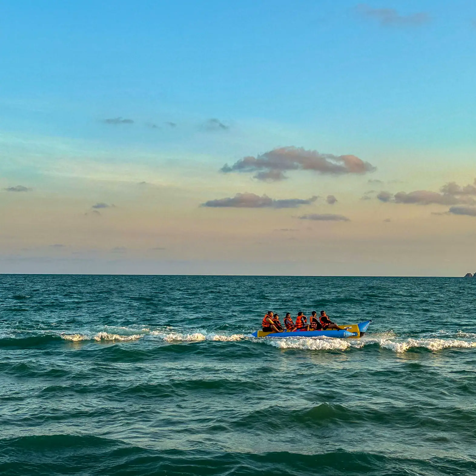 คาเฟ่บีชคลับ #vibeดีมาก | แกลเลอรีที่โพสต์โดย KhunEverywhere | Lemon8