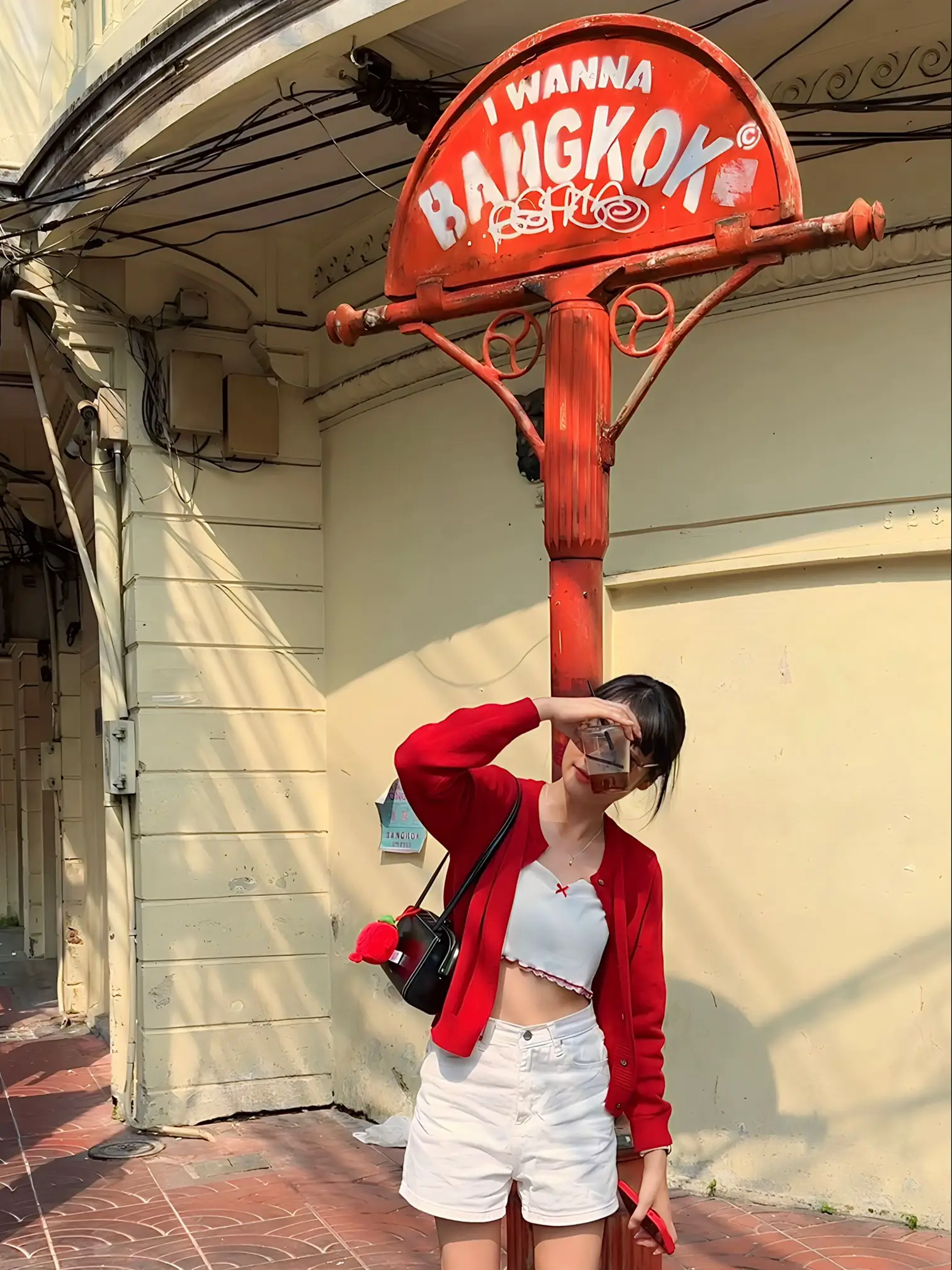 OOTD | สีแดงที่จริงใจ 🍎🩰 (แปะพิกัด🤏🏻) | แกลเลอรีที่โพสต์โดย ณ.ณัฐ シ ...