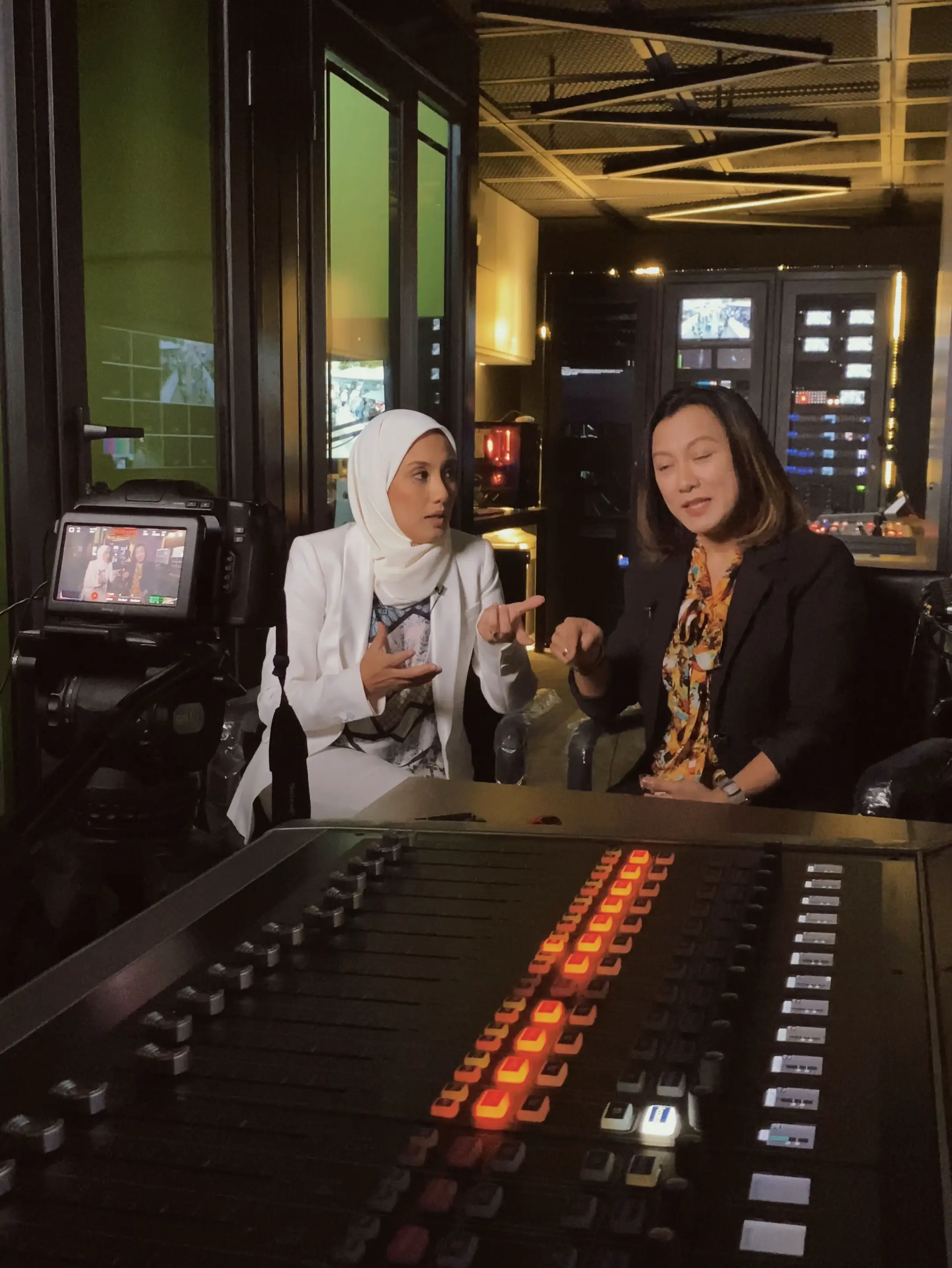 Behind The Scene OB Masrenny Masri & Nik Suriyani | Video diterbitkan oleh Masrenny | Lemon8