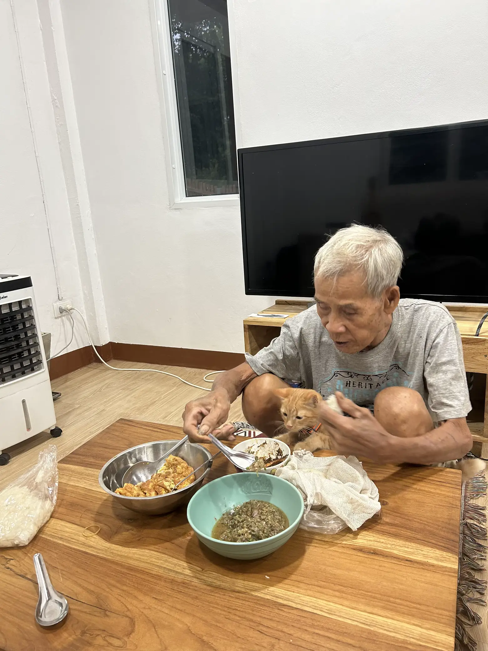 My hom ซีวิตที่อยู่กับแมวและปู่ | แกลเลอรีที่โพสต์โดย My hom | Lemon8