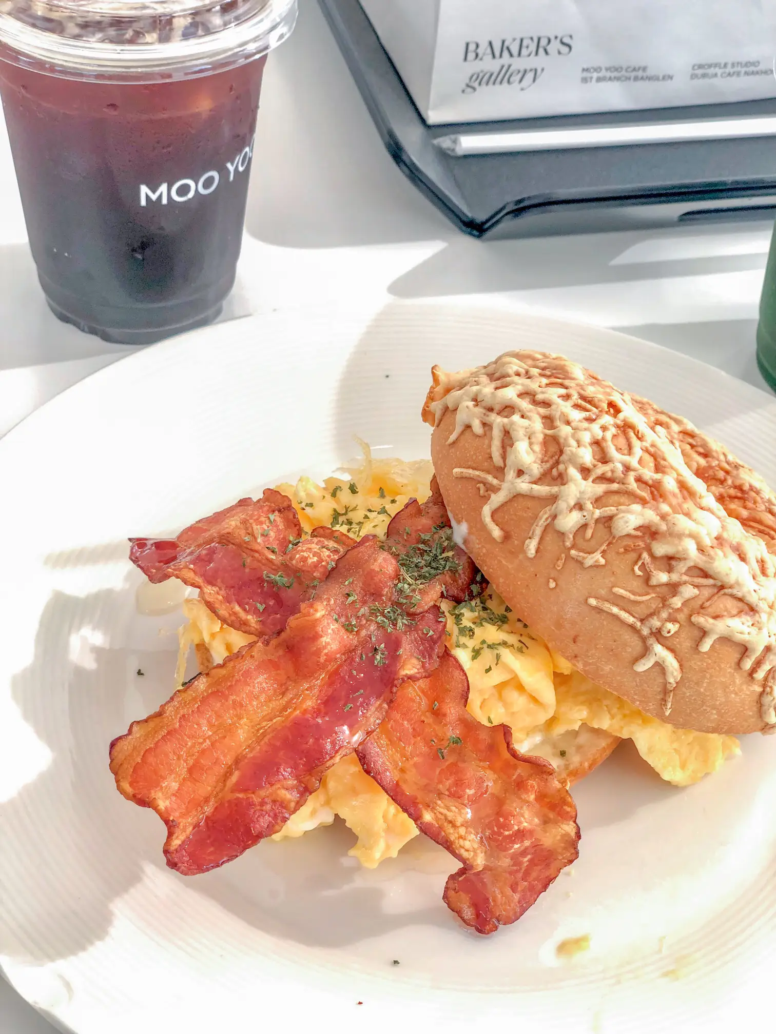 Moo Yoo ค่าเฟ่ริมทะเลสาป | แกลเลอรีที่โพสต์โดย Peachy Style | Lemon8