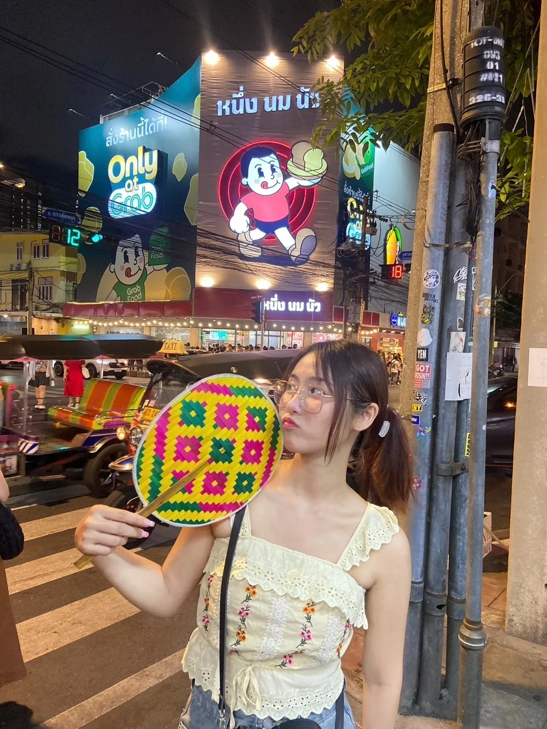 ถ่ายรูปมุมฮิตที่บรรทัดทอง | แกลเลอรีที่โพสต์โดย Pair Oraya | Lemon8