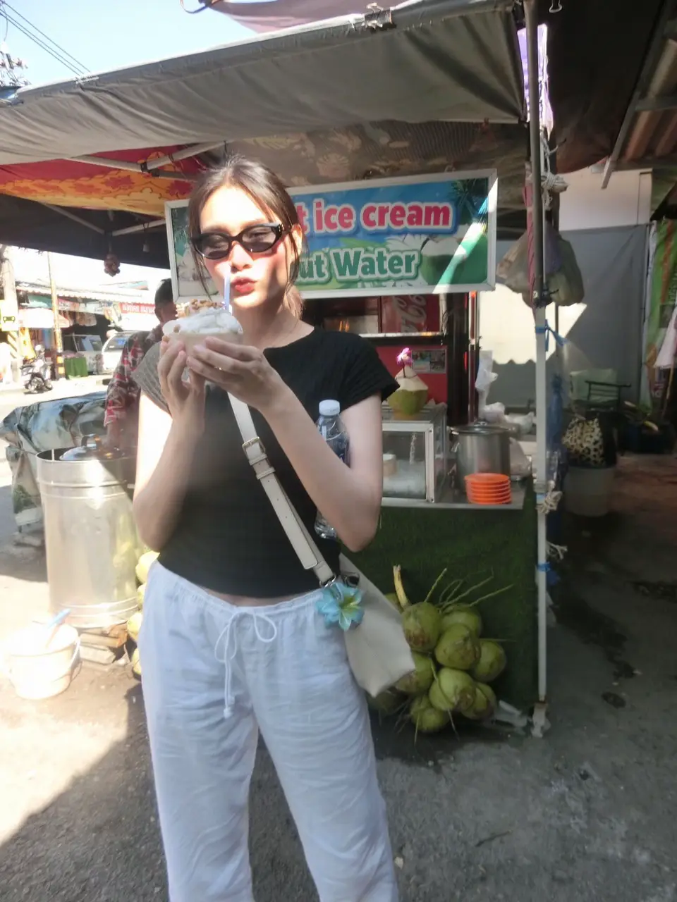 OOTD @Damnoen saduak Floating Market🥥 | แกลเลอรีที่โพสต์โดย Sari L | Lemon8