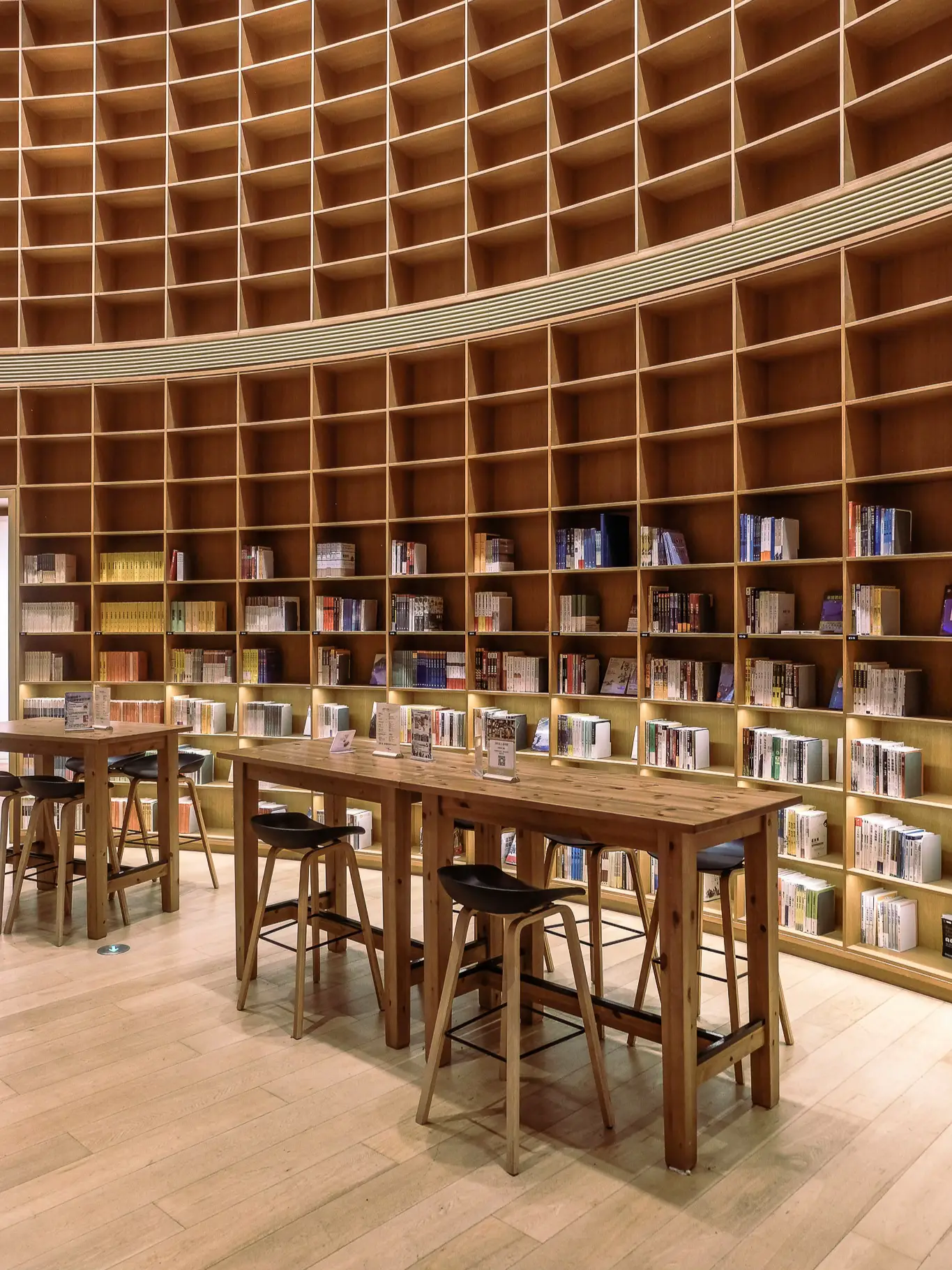 SHANGHAI LIBRARY มุมถ่ายรูปลับๆที่เซี่ยงไฮ้ 📖🇨🇳 | แกลเลอรีที่โพสต์โดย ...