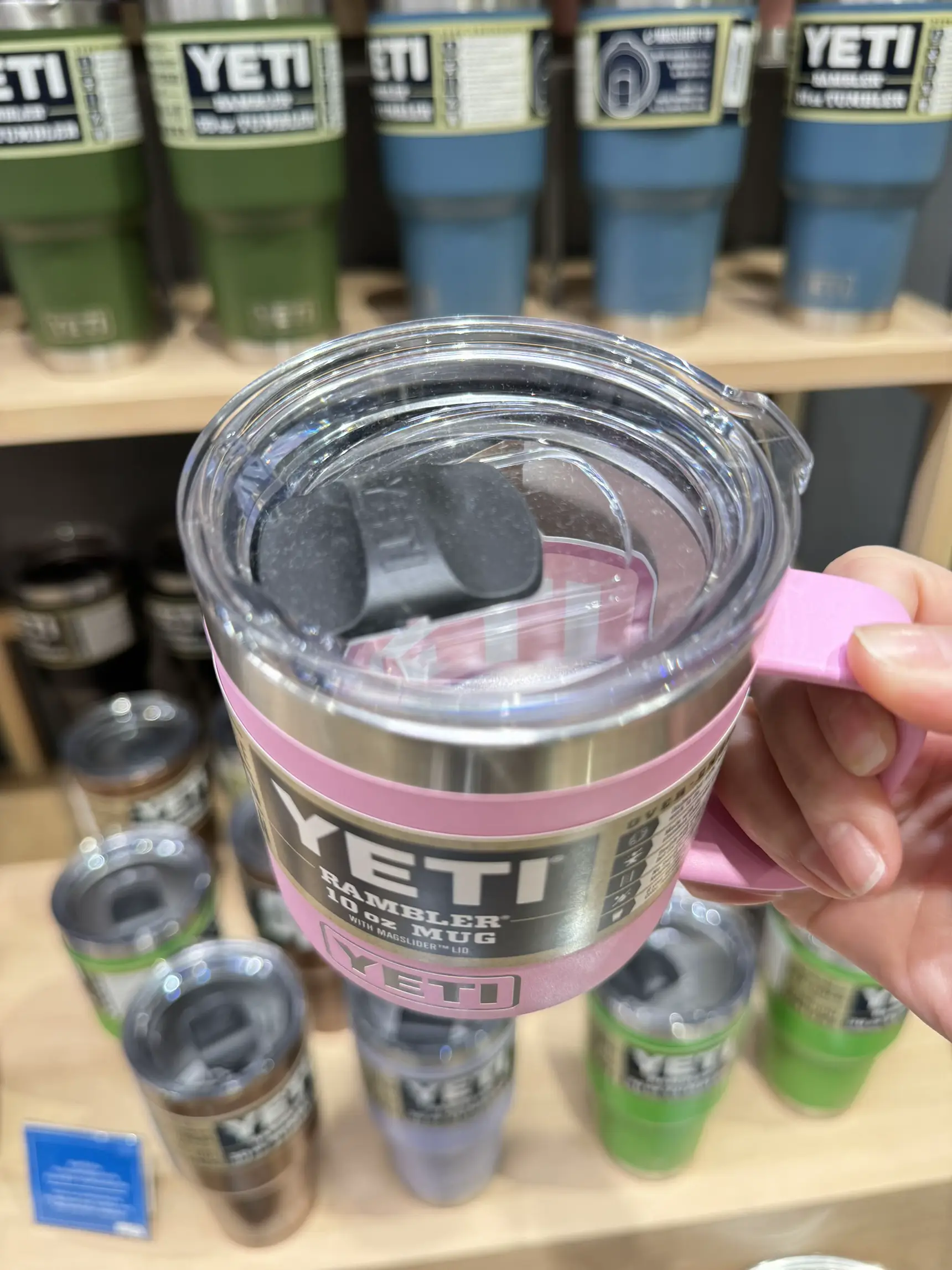 YETI ~ สีนี้ยอมใจ | แกลเลอรีที่โพสต์โดย ป้ายยาเพลินๆ | Lemon8