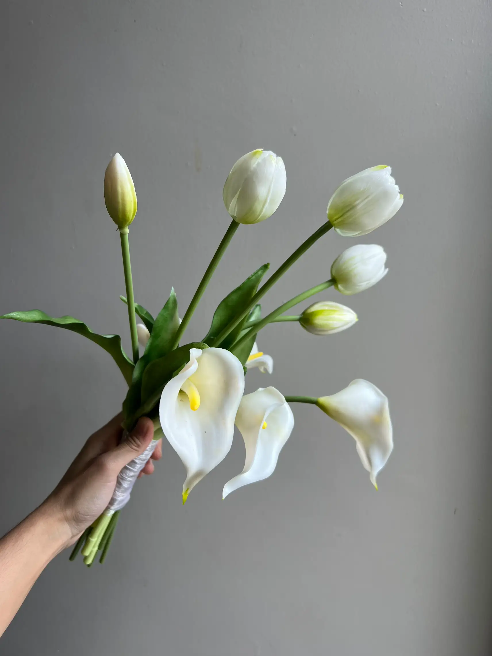 Classic flower : ช่อดอกไม้โทนขาวเขียวสำหรับเจ้าสาว | แกลเลอรีที่โพสต์ ...