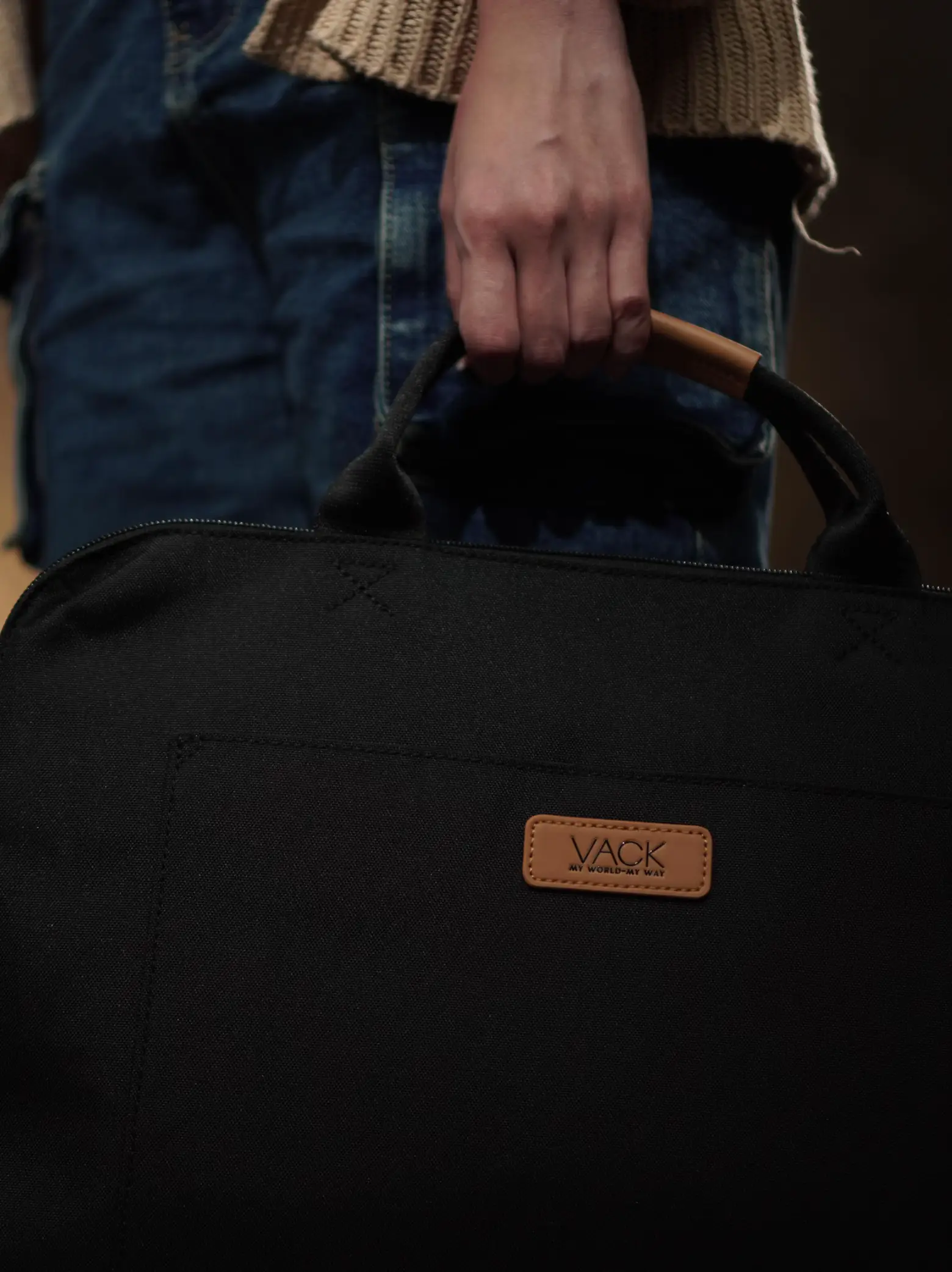 VACK Notebook Bag - กระเป๋าใส่ | แกลเลอรีที่โพสต์โดย VACK Thailand | Lemon8