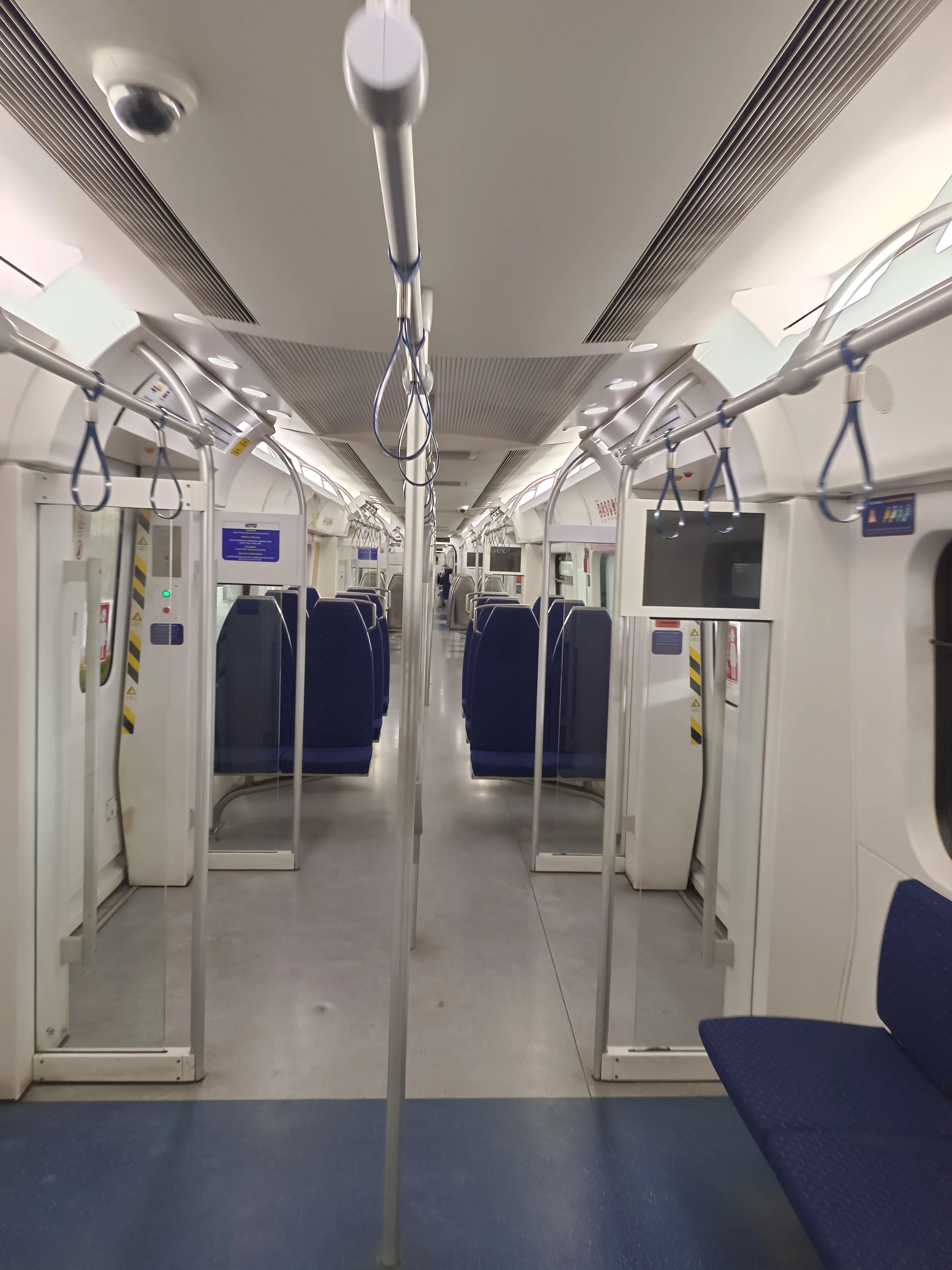 แชร์วิธีนั่งรถไฟ จาก Batu cave ไป KL central | แกลเลอรีที่โพสต์โดย Angvimj | Lemon8