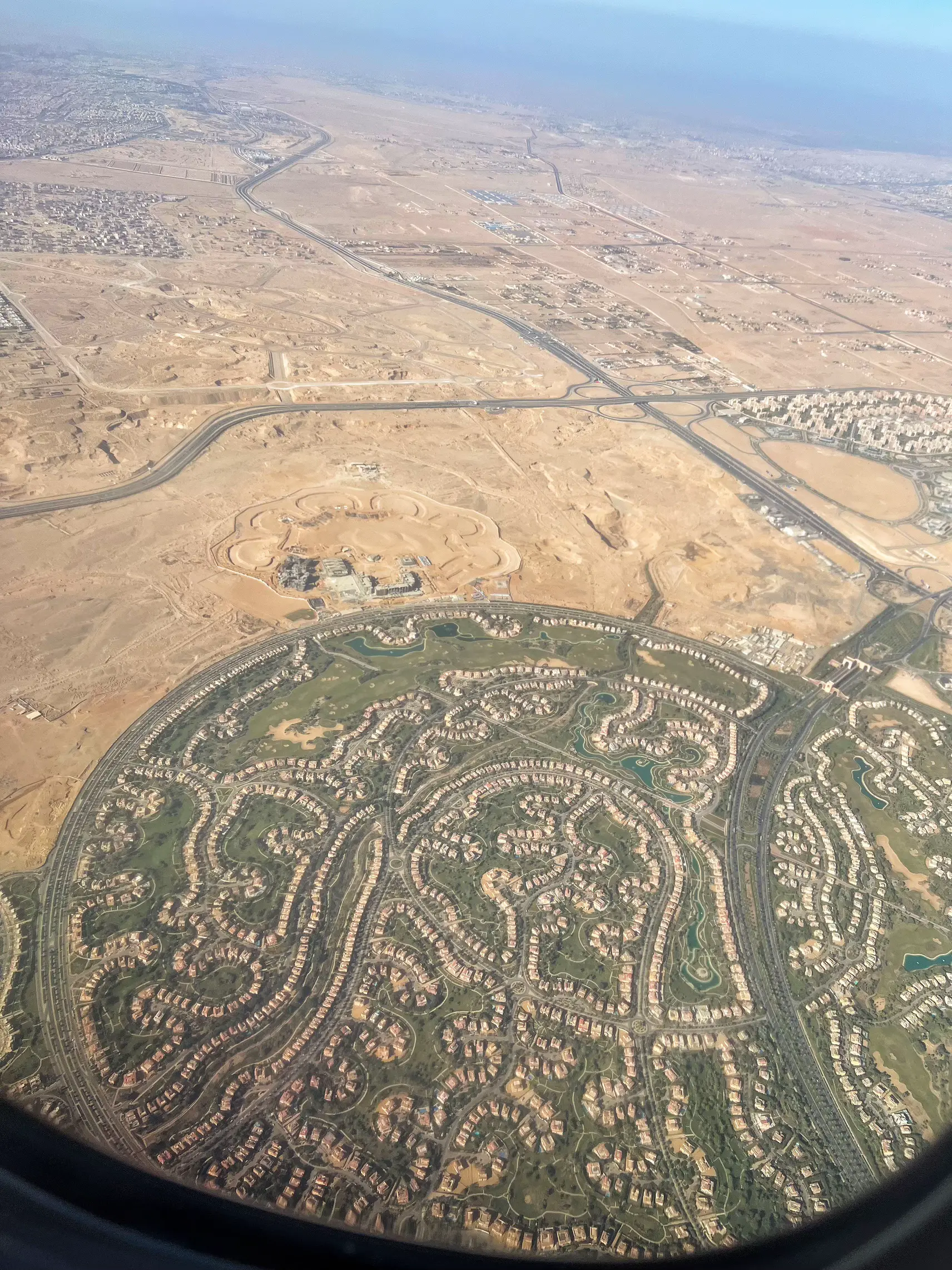 วิวบนเครื่องบิน จาก การ์ต้า - อียิปย์ Cairo | แกลเลอรีที่โพสต์โดย WithMyShutter | Lemon8