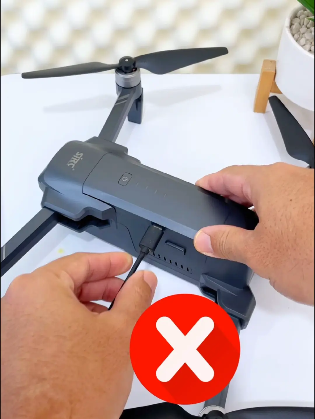 How to charge the SJRC F22/F22S drone battery | Video dipublikasikan ...