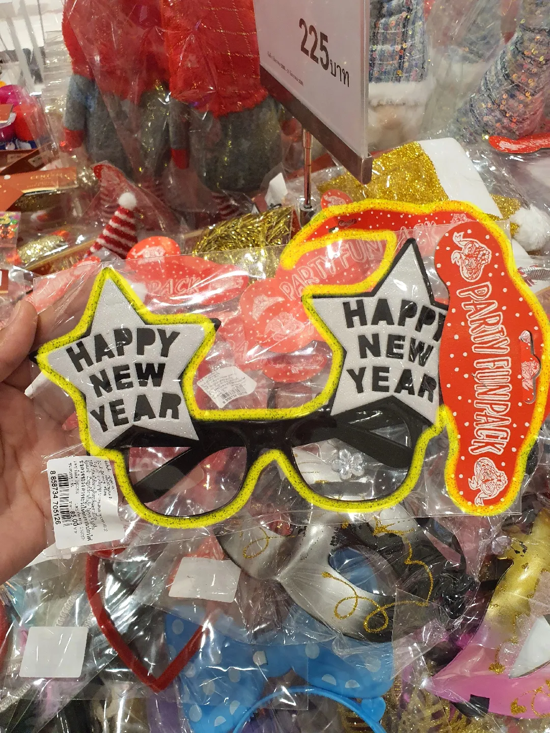 พร๊อปปีใหม่ | แกลเลอรีที่โพสต์โดย Lifestyle@Orasa | Lemon8