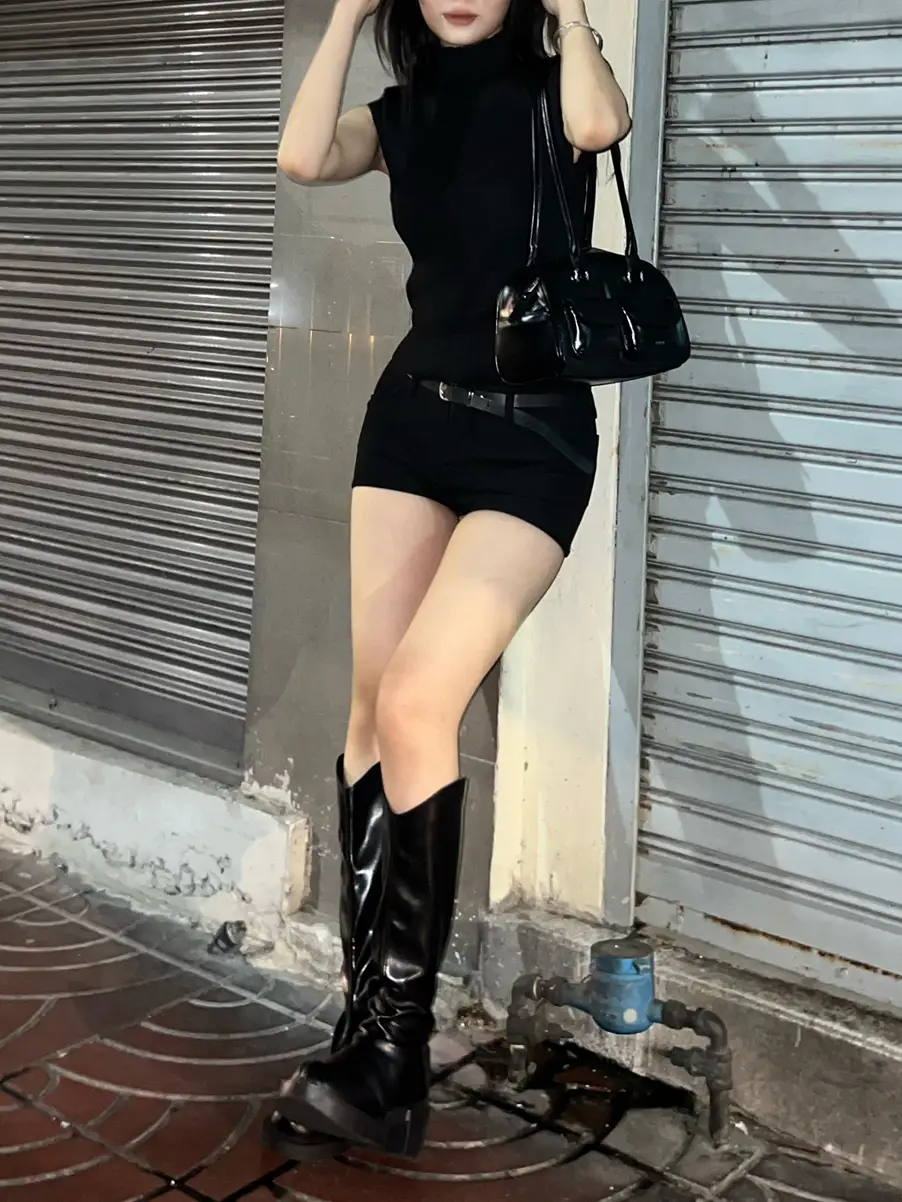 แต่งตัวโทนดำเดินเยาราชแซ่บๆฉบับตัวแม่😈😈 | แกลเลอรีที่โพสต์โดย Tianiwu | Lemon8