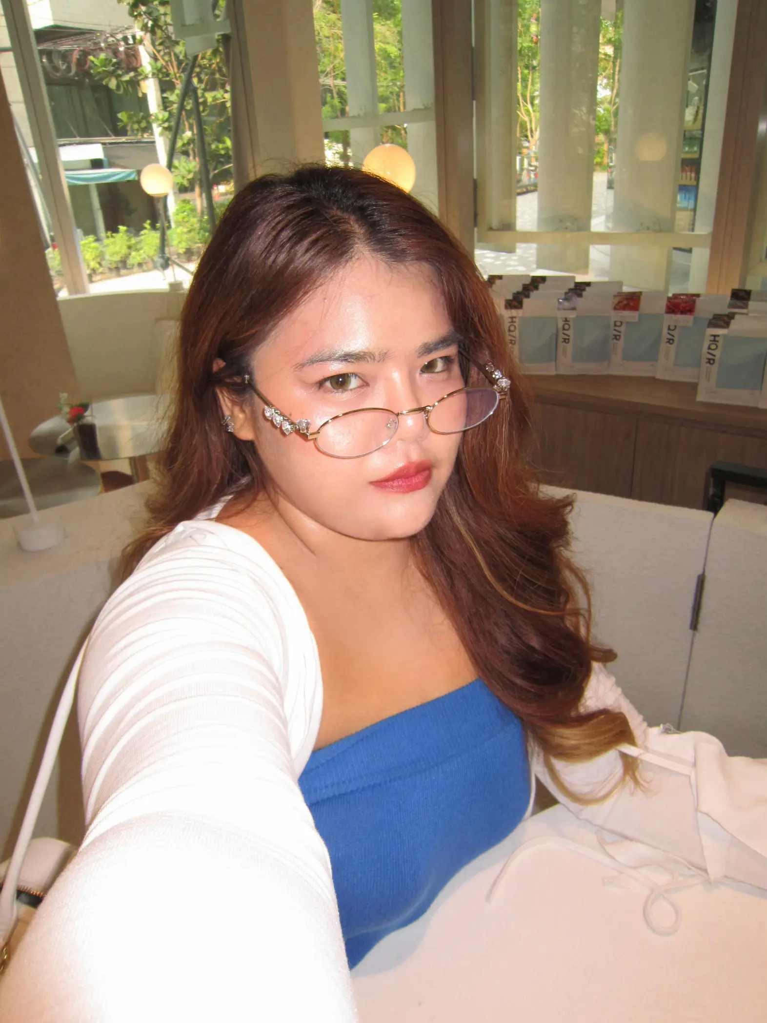 รีวิวป้ายยา แว่นตาคนเก๋ y2k สาวหน้ากลมรอด ใส่ได้ทุกวัน | แกลเลอรีที่โพสต์โดย Yearziff | Lemon8