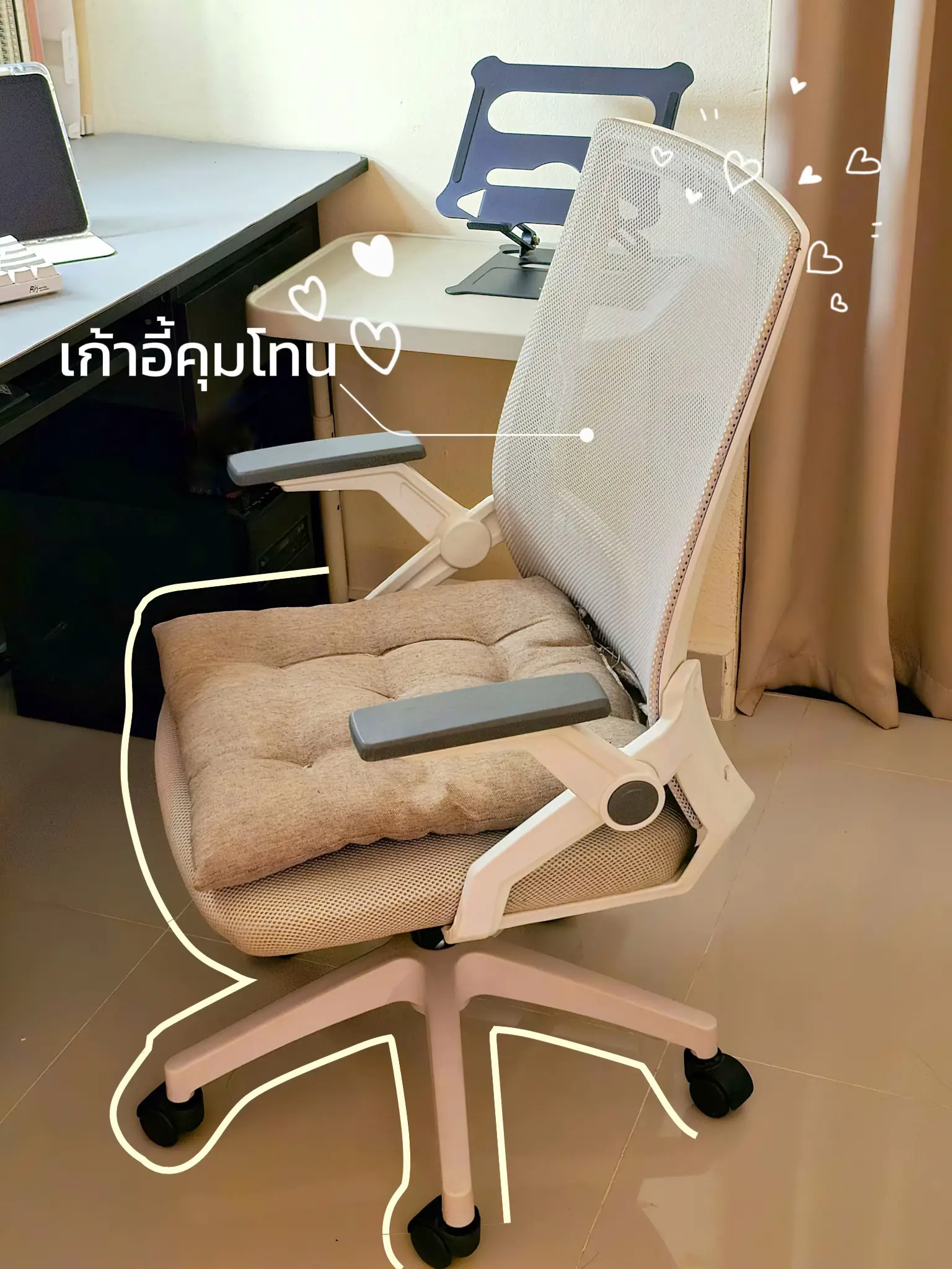 ไอเดียตกแต่งโต๊ะทำงานสไตล์เรียบๆ คุมโทน | แกลเลอรีที่โพสต์โดย Kun’kob | Lemon8