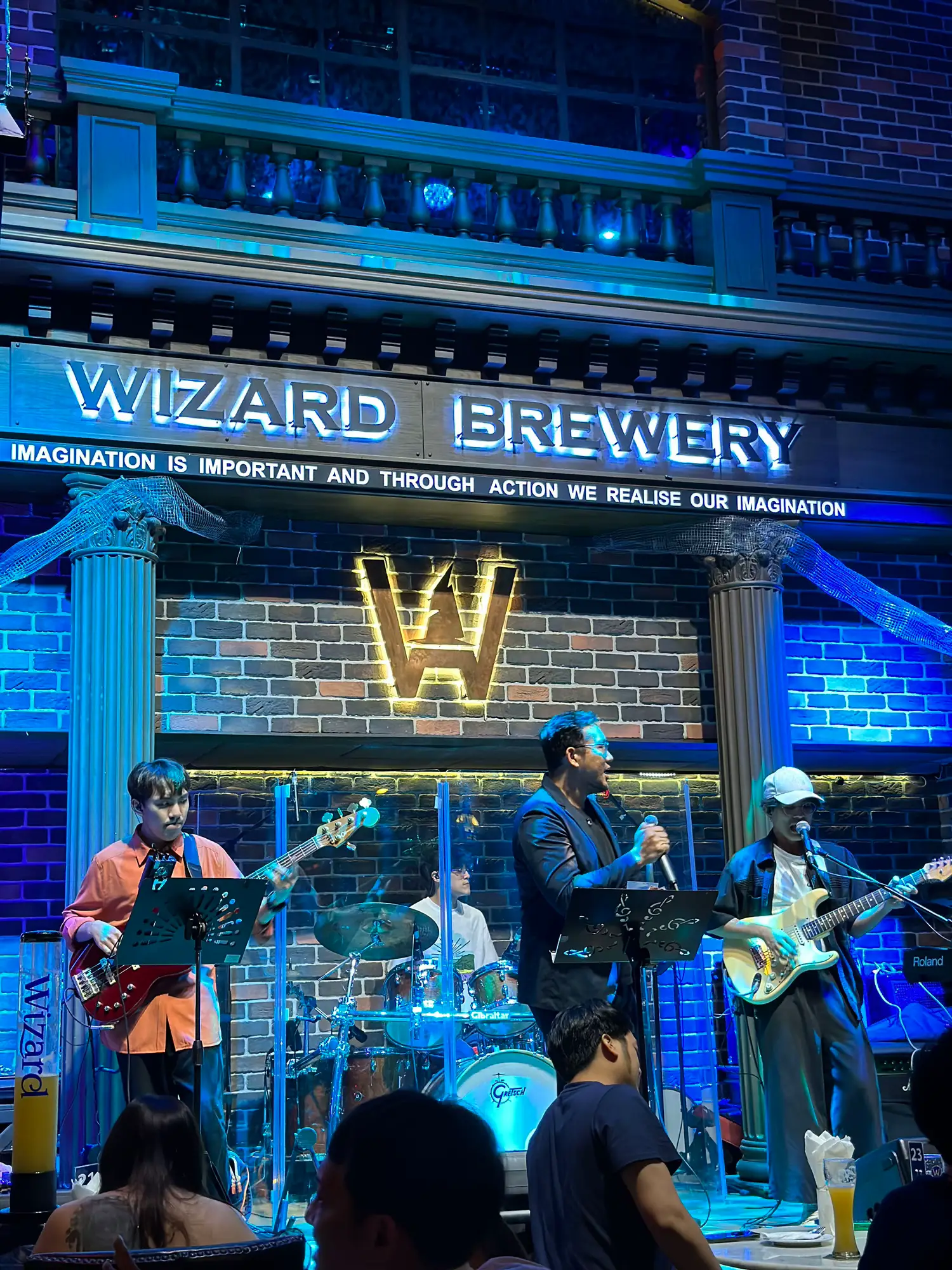 จิบ ชิม ชิล เบียร์คราฟ Wizard Brewery and Restaurant 🧙🍻 | แกลเลอรีที่ ...