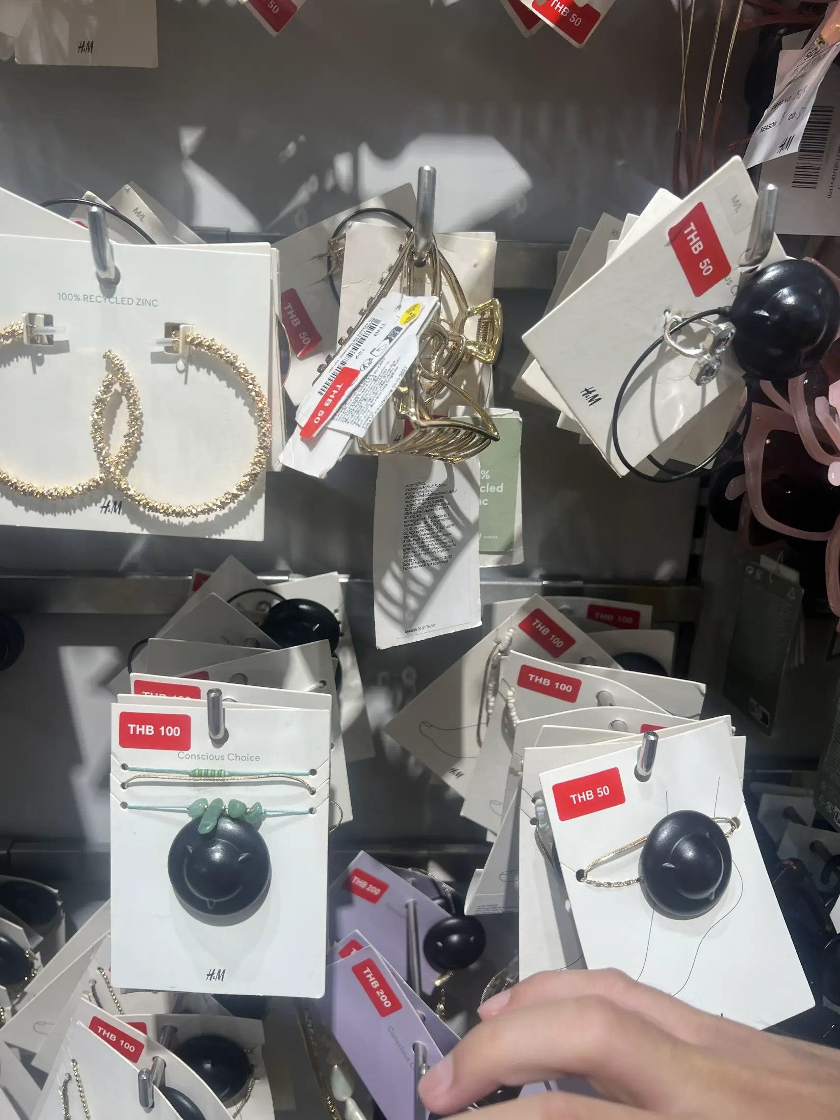 H&M จัดหนักลด 50% มีอะไรบ้างไปดูกัน 🥰 | แกลเลอรีที่โพสต์โดย ฉ่ำฉ่ำ 🥳 | Lemon8