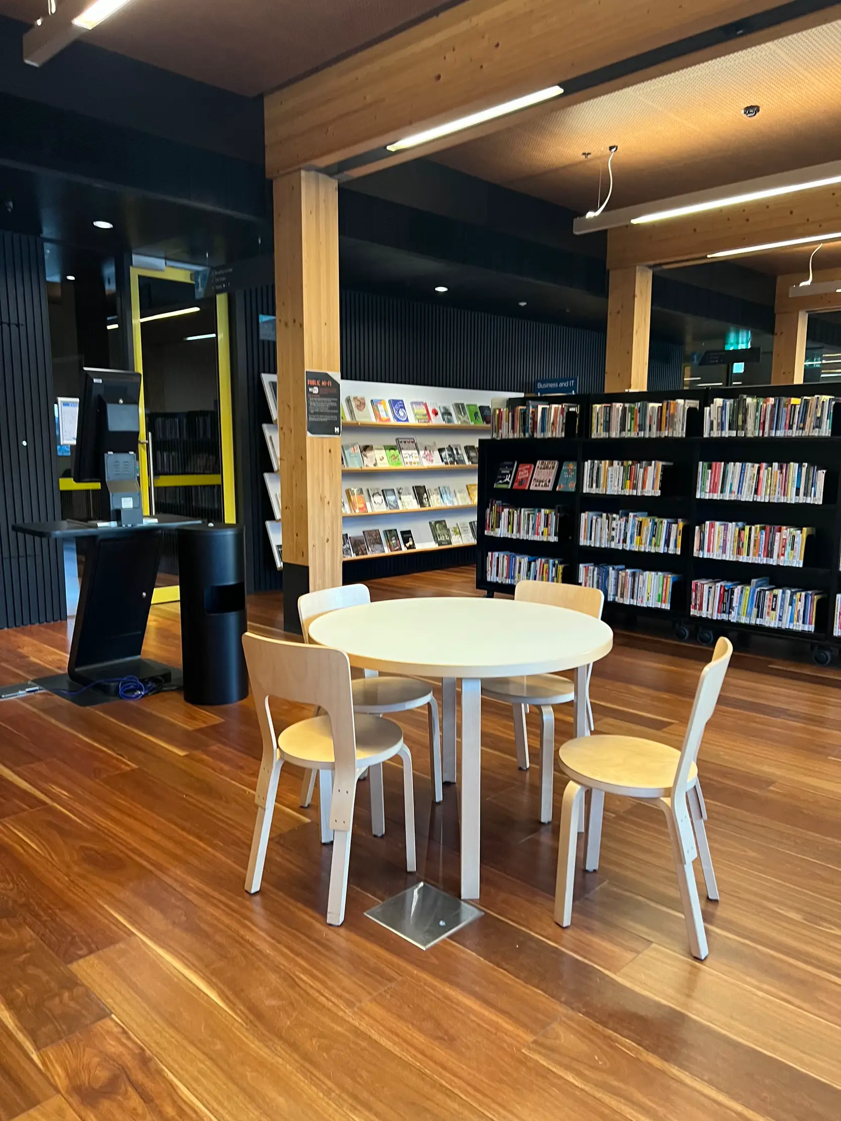 Library of the dock ห้องสมุดที่วิวสวยที่สุดในเมลเบิร์น💖🌊 | แกลเลอรีที่ ...