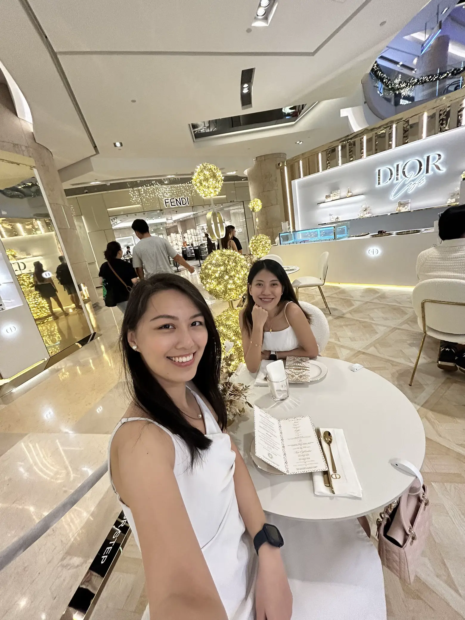 DIOR CAFÉ POPUP 🤍 go grab your girlfriends!! | Gallery posted by vanessa💜 | Lemon8