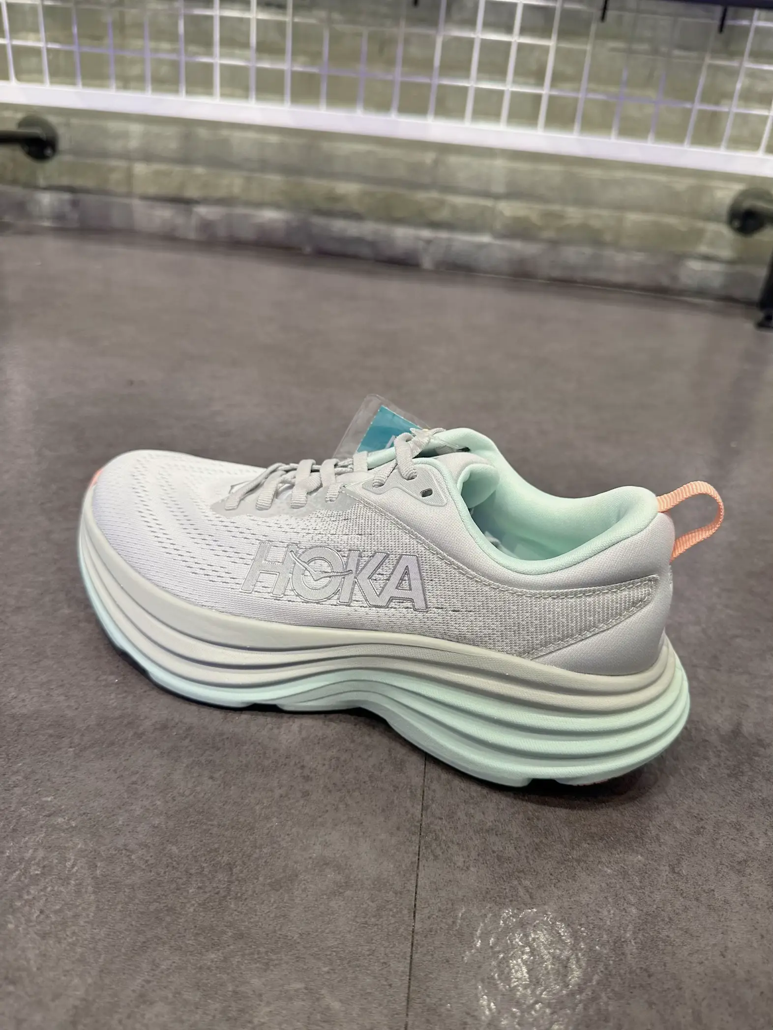 ช่วยแนะนำรองเท้าใส่วิ่งหน่อยค่ะ 👟 | แกลเลอรีที่โพสต์โดย Kade.journal🍃 🏻 | Lemon8