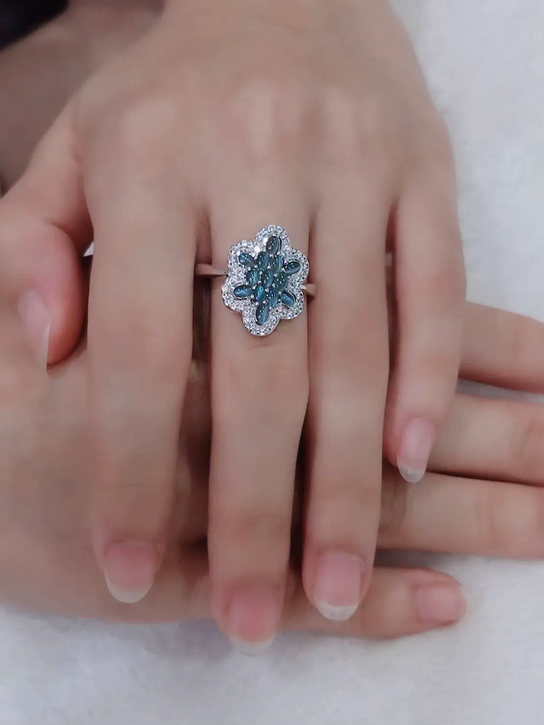 เจ้าสามสี หนึ่งในอัญมณีที่หายากที่สุดในตลาด | แกลเลอรีที่โพสต์โดย Ploy suay | Lemon8