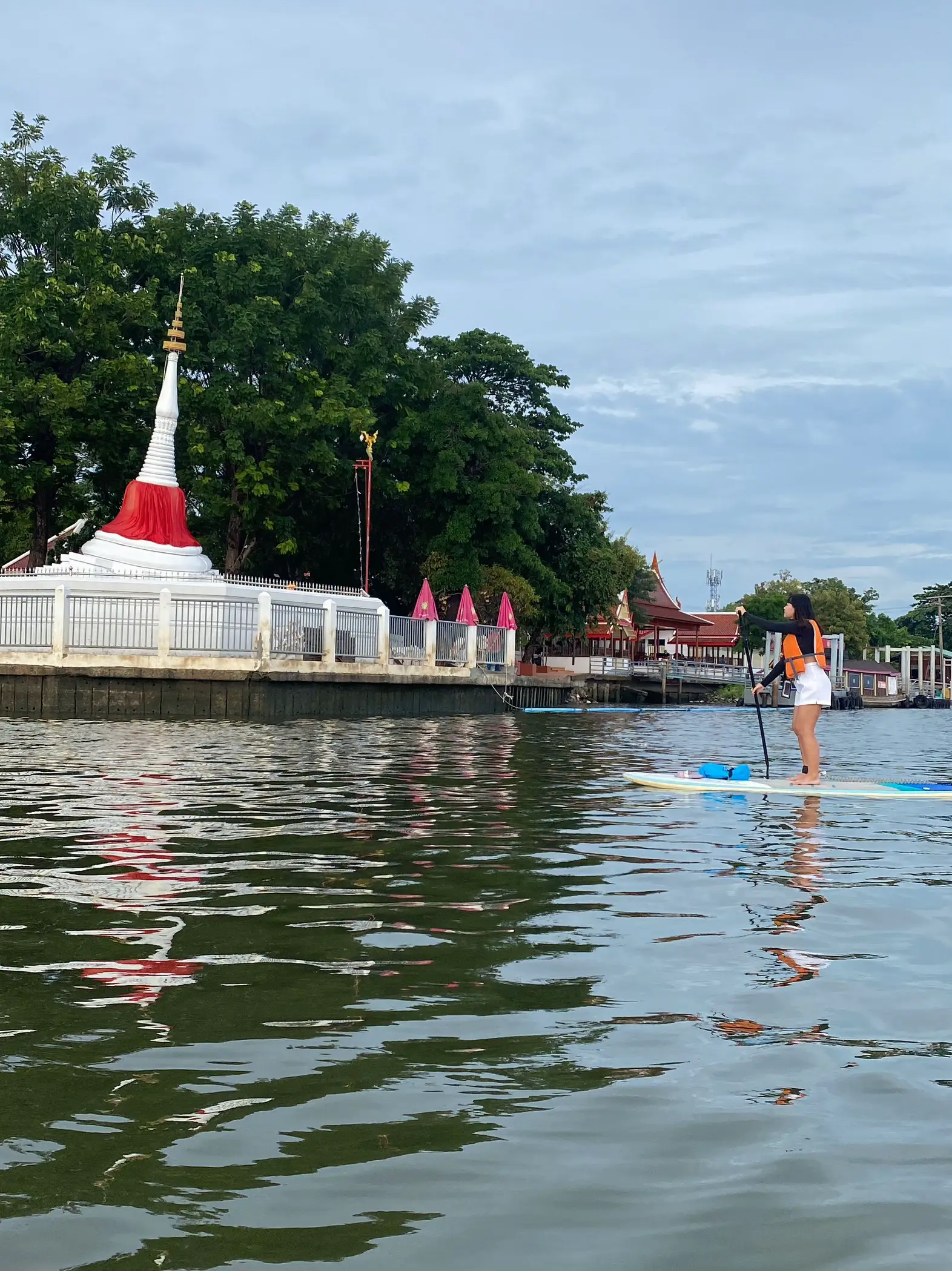 ชมพูพาพาย SUP สายมู สายลุย รอบเกาะเกร็ด ฉบับ สาว 30+ | แกลเลอรีที่โพสต์โดย ชมพูพาพาย | Lemon8