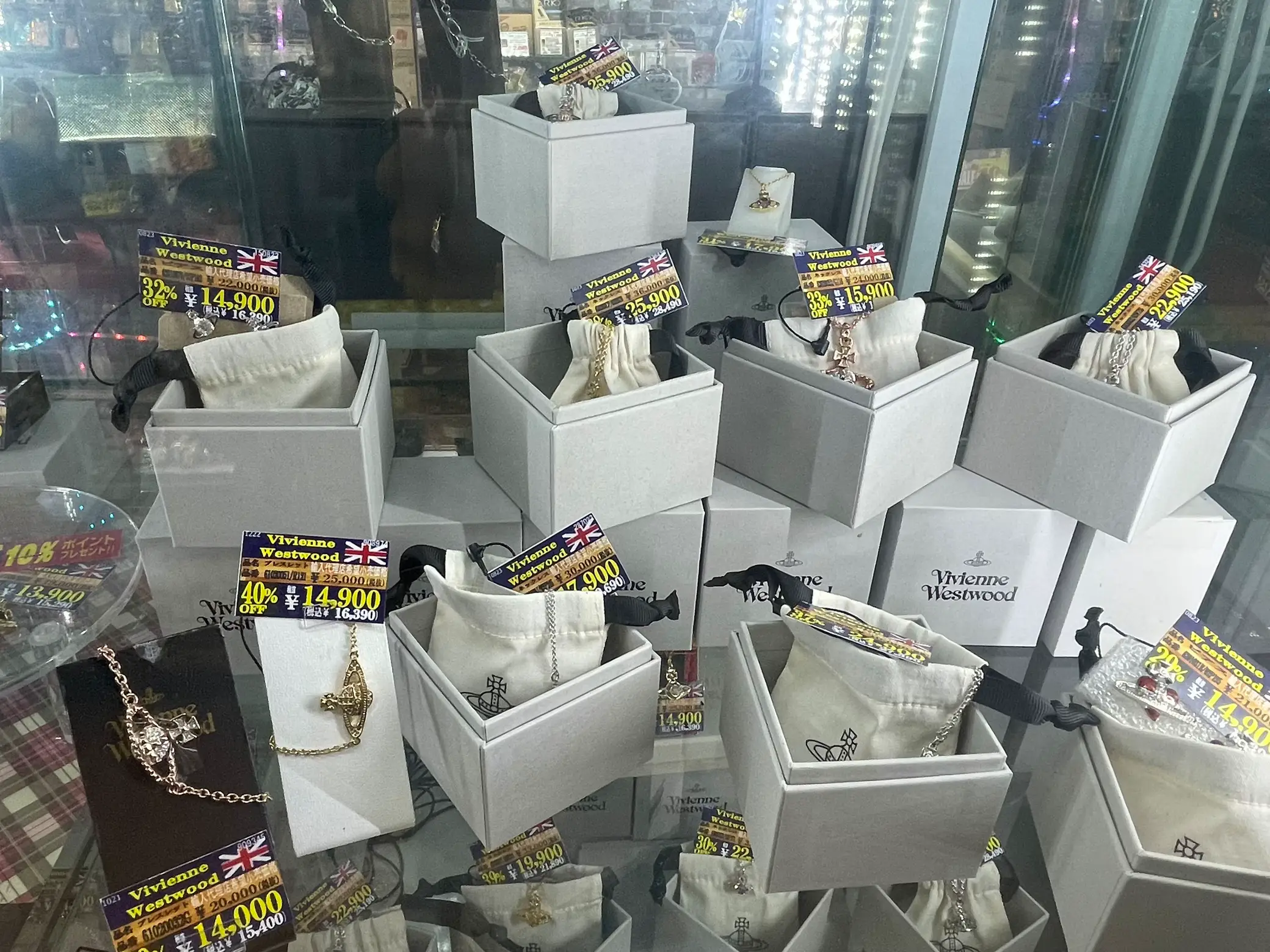 Vivienne Westwood Japan🇯🇵 | แกลเลอรีที่โพสต์โดย 🌼Kh😊😴n-Kaew👯 | Lemon8