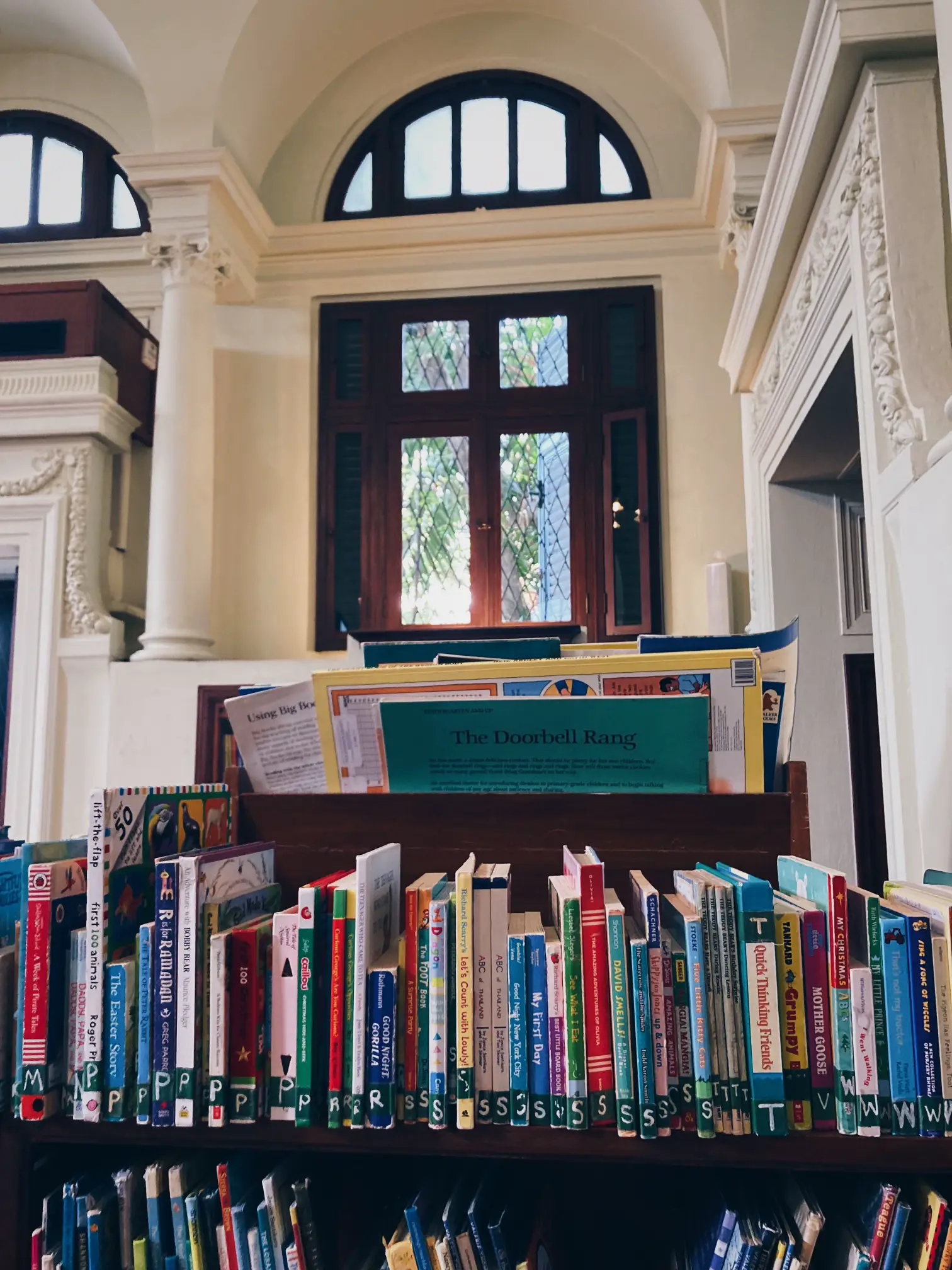 ห้องสมุดสไตล์คลาสสิก: Neilson Hays Library 📖🤎 | แกลเลอรีที่โพสต์โดย ...