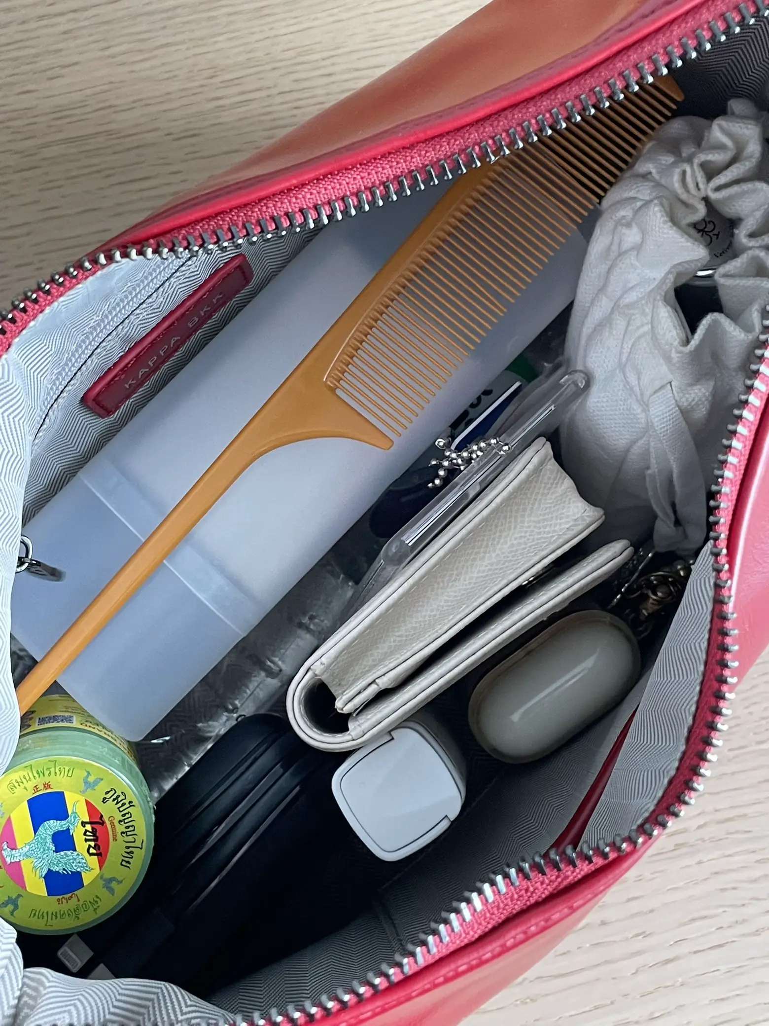 ป้ายยากระเป๋าสีแดงใบโปรด | Kappa.bkk Taylor Bag 🍒👀 | แกลเลอรีที่โพสต์โดย nampao 👀🍒 | Lemon8