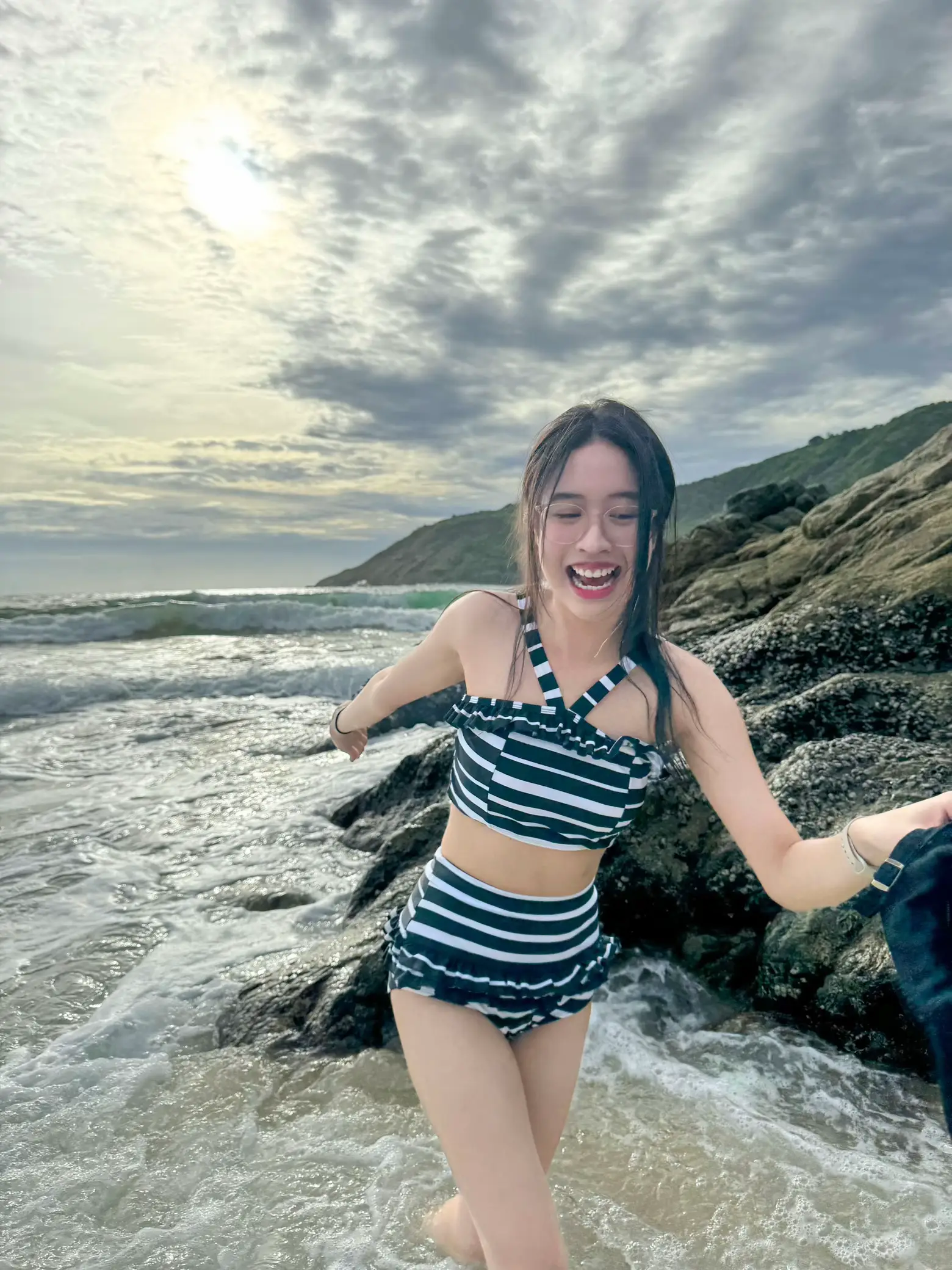 ไปถ่ายรูปที่หาด‘ยะนุ้ย‘ ช่วงมรสุมเข้ากันเถอะ!! ꙳꒰• ̎•꒱꙳ ♡̶ | แกลเลอรีที่โพสต์โดย Jiny__lim | Lemon8