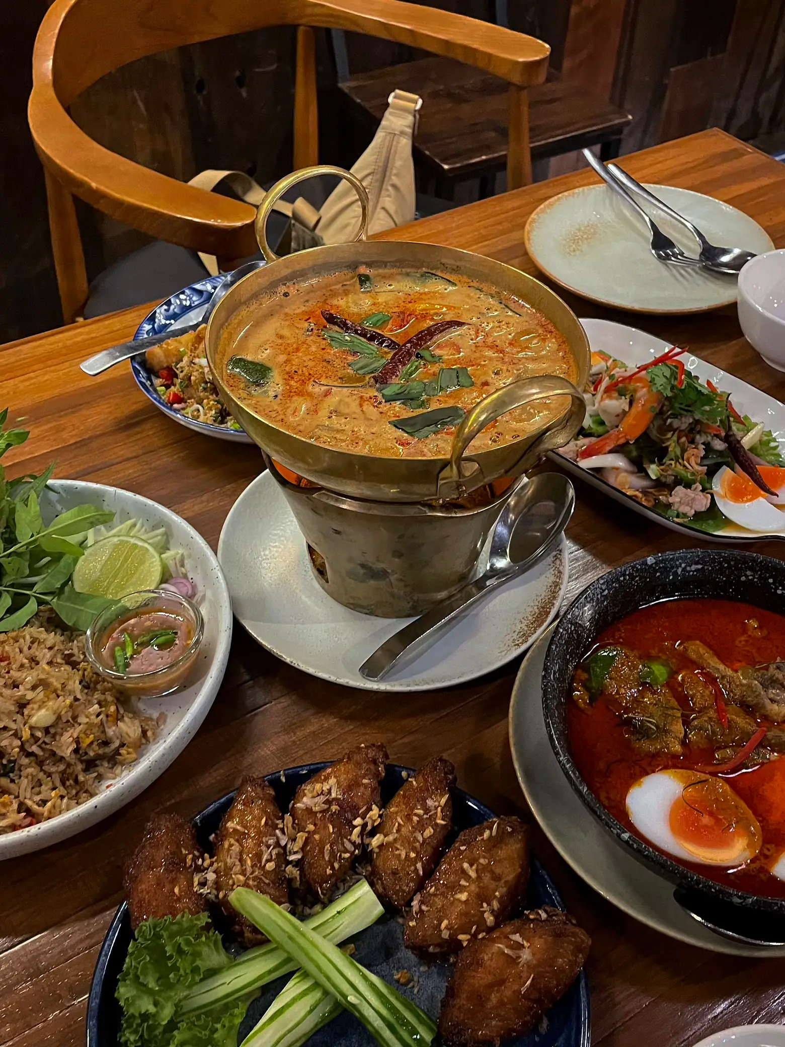 Naam 1608 restaurant | dinner, river and sunset🌅🍷 | แกลเลอรีที่โพสต์โดย Julie 🪴 | Lemon8