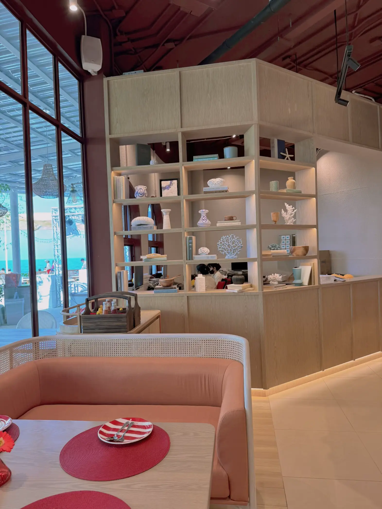 The Moment Beach House Pattaya | แกลเลอรีที่โพสต์โดย Kamol | Lemon8