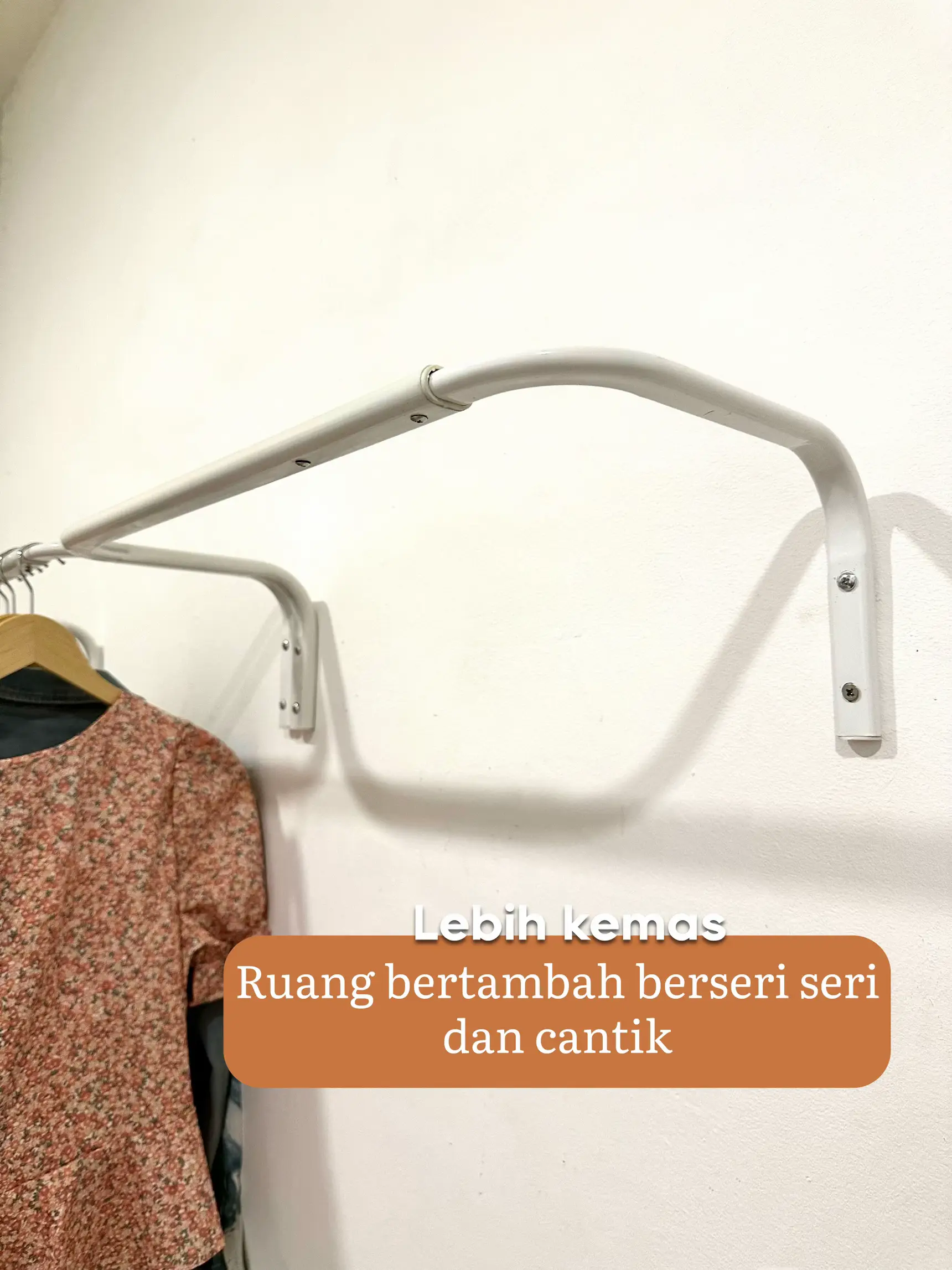 Besi Gantung Pakaian Di Bilik Nampak Lebih Bersiri | Galeri disiarkan ...