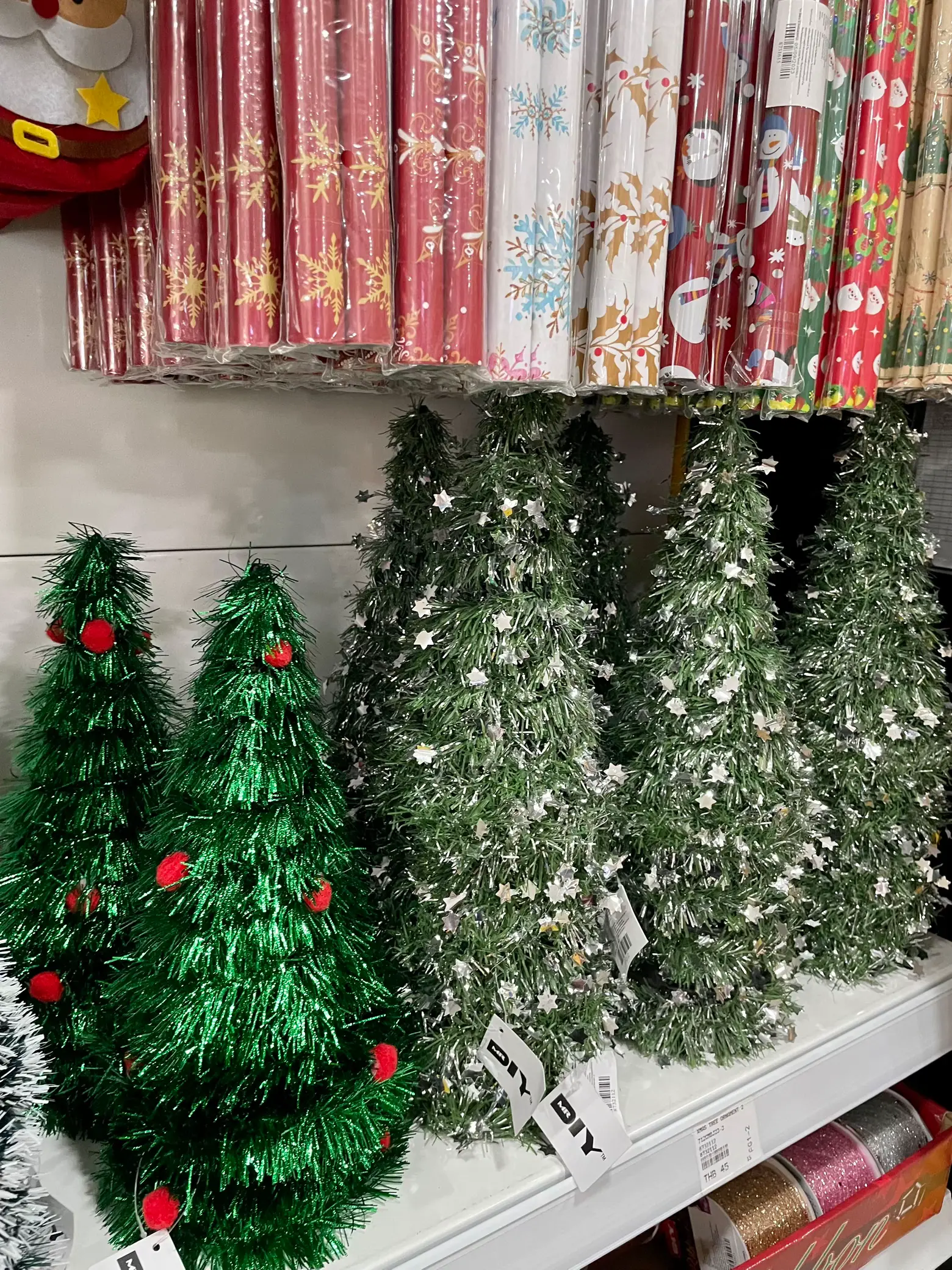 มาตำของแต่ง Christmas ใกล้บ้านกัน 🎄 | แกลเลอรีที่โพสต์โดย lllkkk | Lemon8