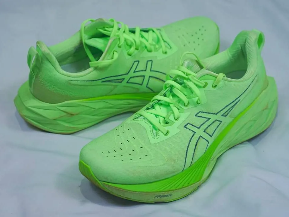 Asics Novablast 4 | แกลเลอรีที่โพสต์โดย กดให้ยับ | Lemon8