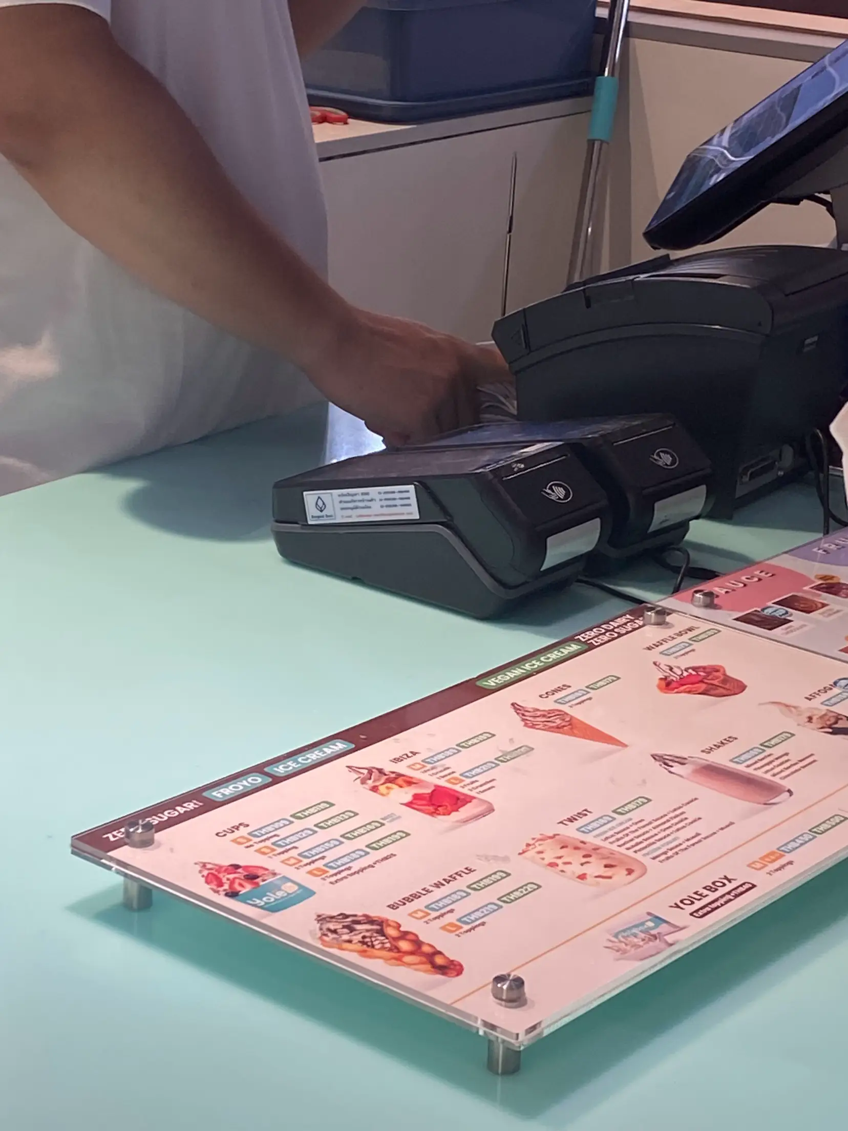 ไอติมสุดฮิต อร่อยจริงมั้ยย 🤔 | แกลเลอรีที่โพสต์โดย wchaya🐋🫧 | Lemon8