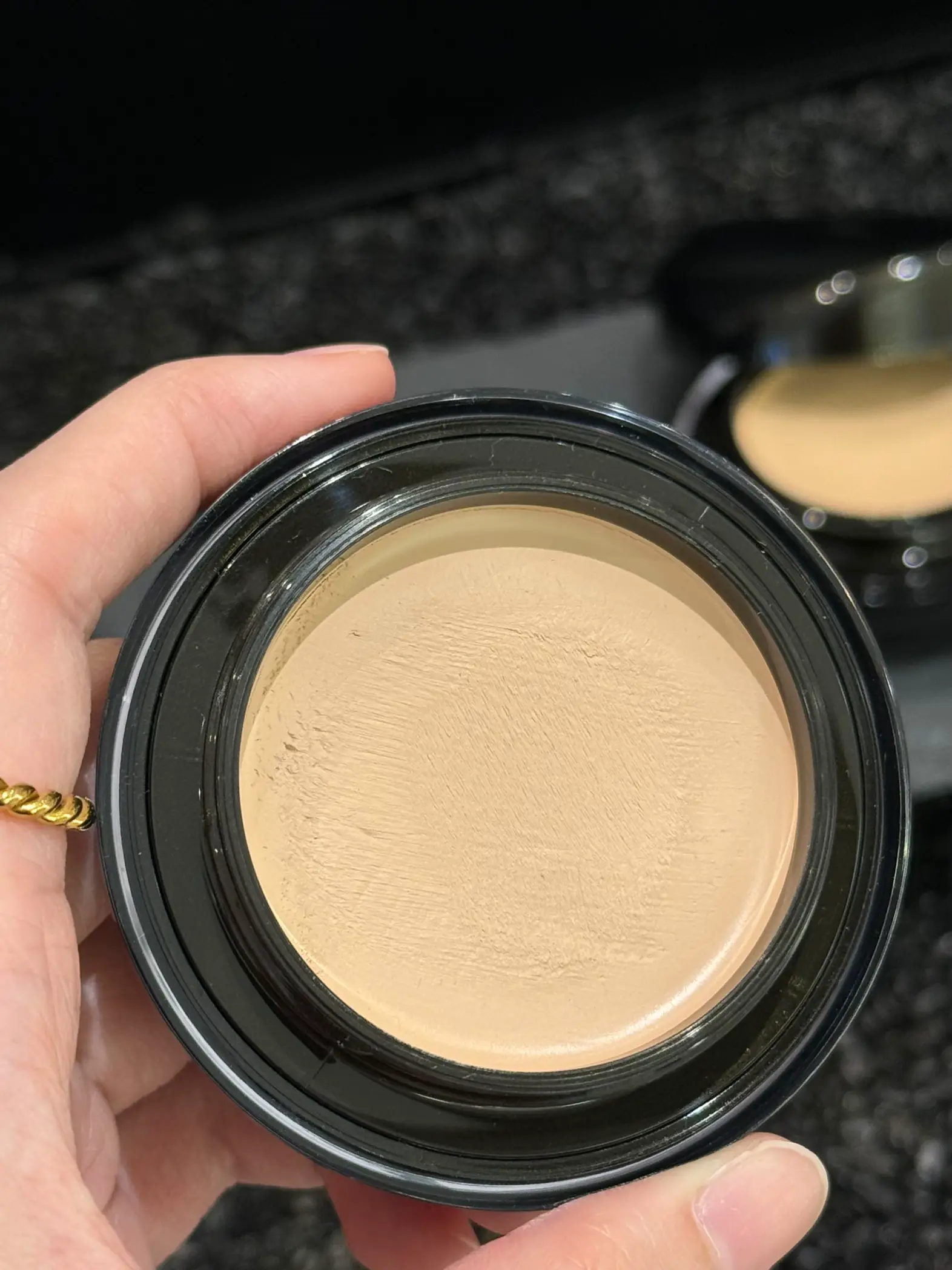 รีวิวรองพื้น IPSA ปรับสูตรใหม่ 🤍 เนื้อเนียนกริบ 🎄 | แกลเลอรีที่โพสต์โดย PloyStation | Lemon8