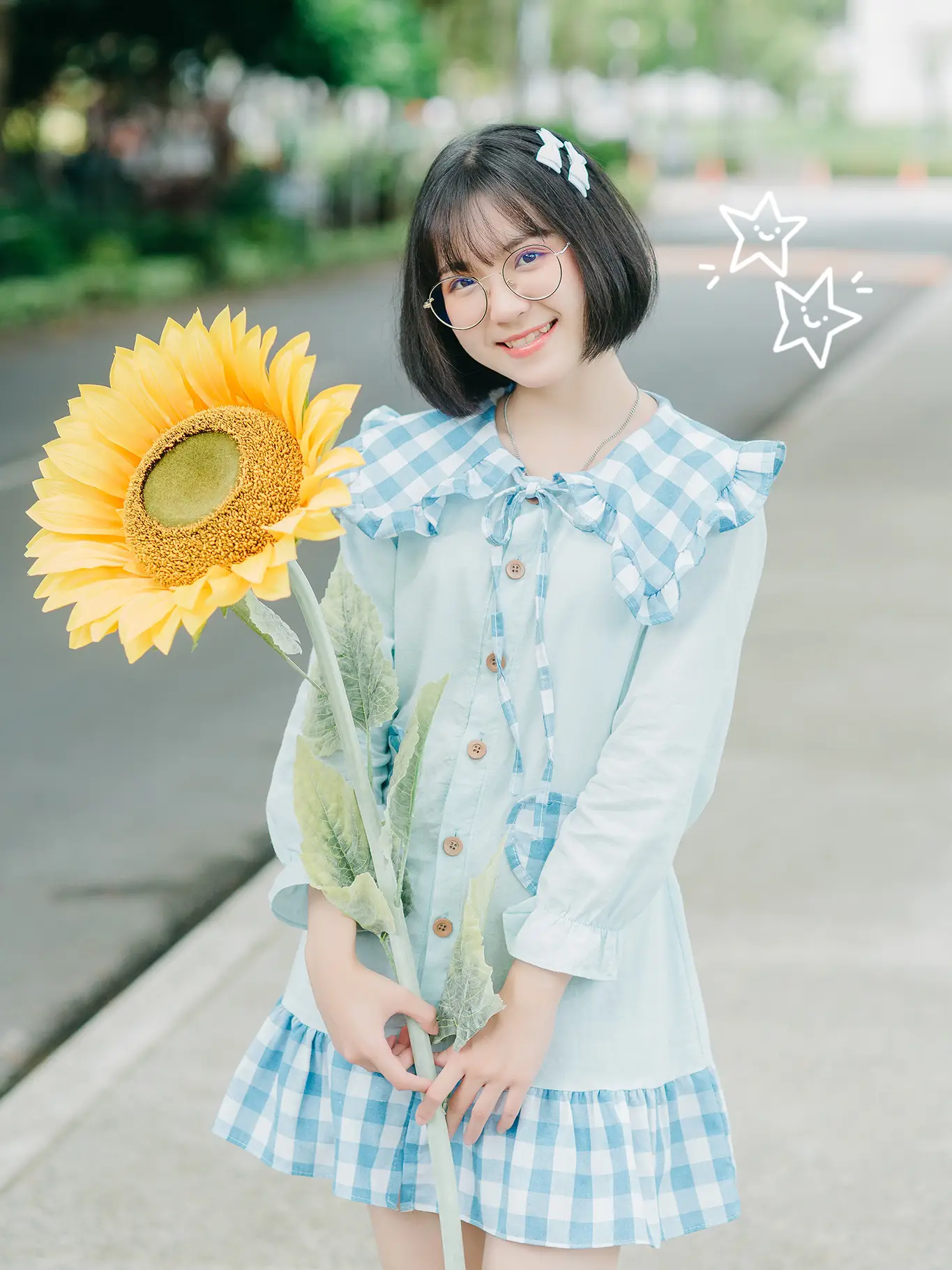 ท่าโพสกับทานตะวันยักษ์! 🌻 | แกลเลอรีที่โพสต์โดย Mookku Bubu 🍀 | Lemon8