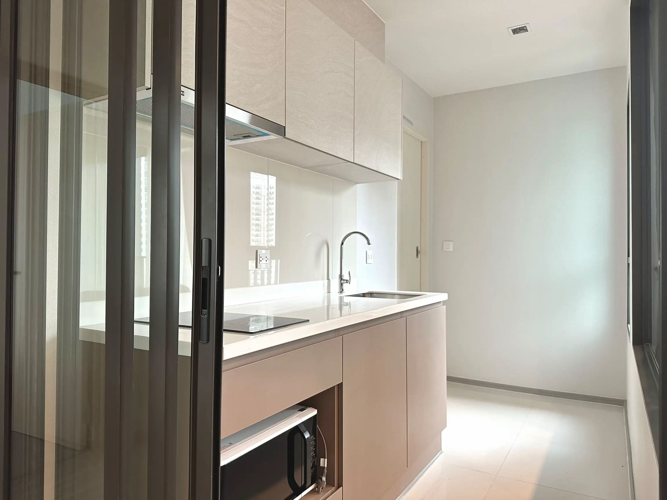 รีวิวแต่งคอนโดเอง ไม่ง้อ Interior ☺️ Tips & Tricks | แกลเลอรีที่โพสต์โดย ChuTang | Lemon8