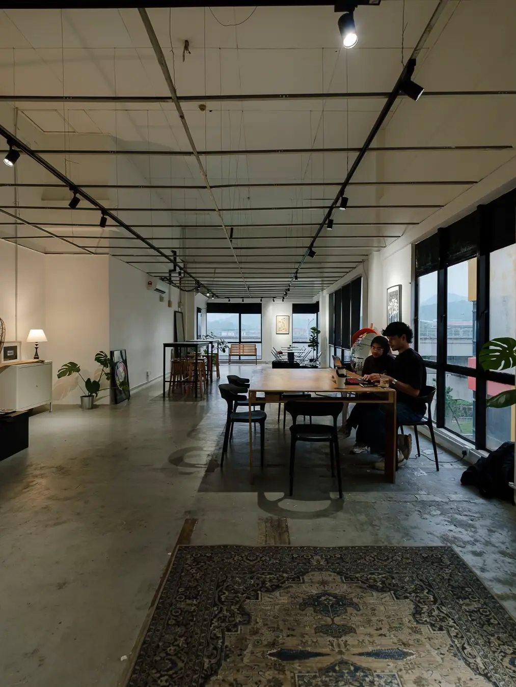 🚞Muslim-owned MRT Train view CAFE just 5' walking🚞 | Galeri disiarkan ...