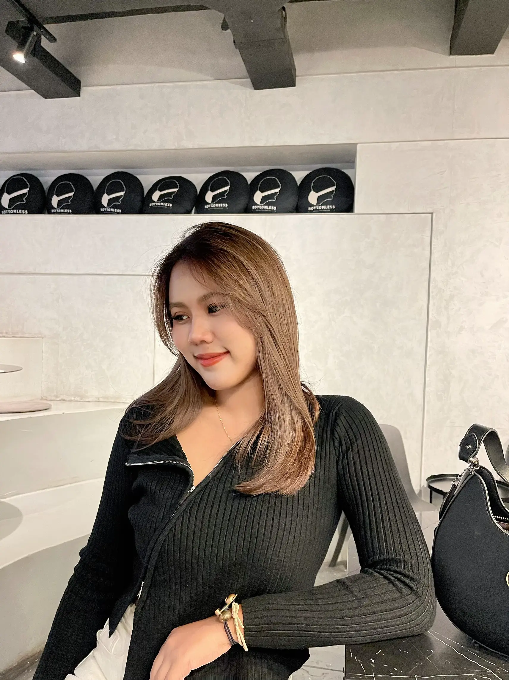 Bottomless Coffee Roasters คาเฟ่คุมโทนสีดำ @Nonthaburi | แกลเลอรีที่โพสต์โดย J α и j α о ω | Lemon8