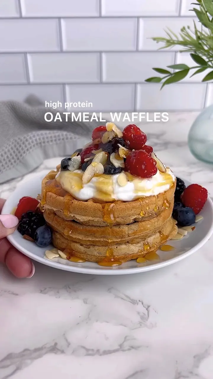 High protein oatmeal waffles 💫 | Video published by Healthyhustle24 | Lemon8