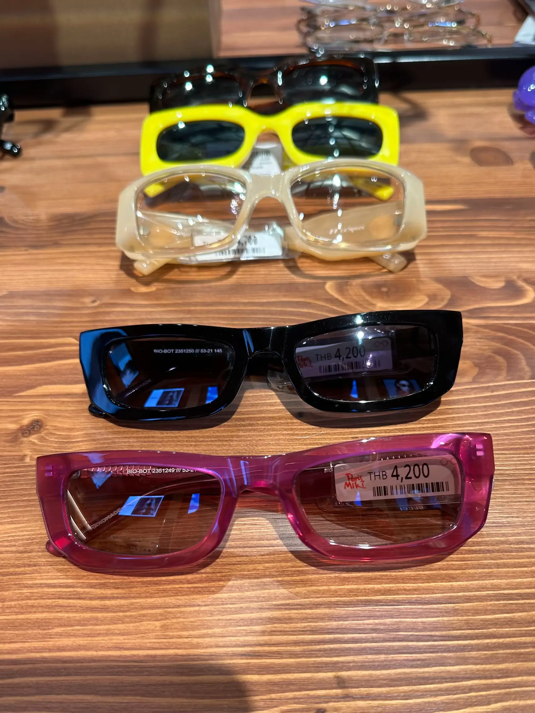 พิกัดแว่นตา Le Specs 🕶️ ที่ Central World | แกลเลอรีที่โพสต์โดย Mntp | Lemon8