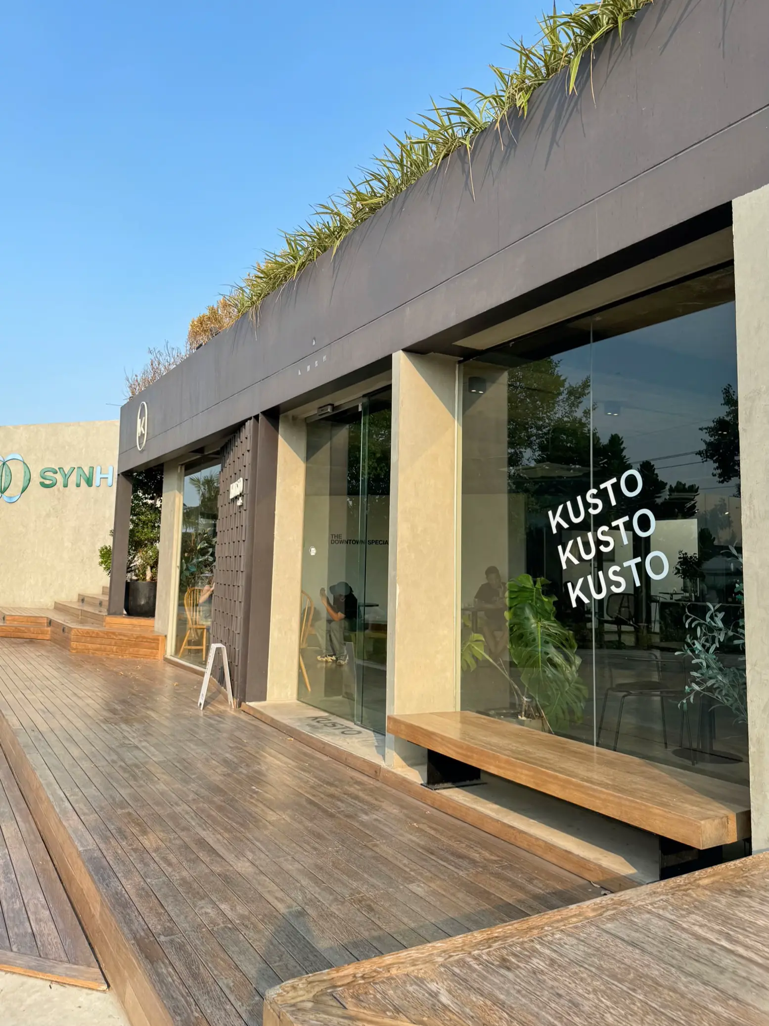 Kusto Cafe คาเฟ่หลังฟิวเจอร์พาร์ค | แกลเลอรีที่โพสต์โดย Wanida Laphan | Lemon8