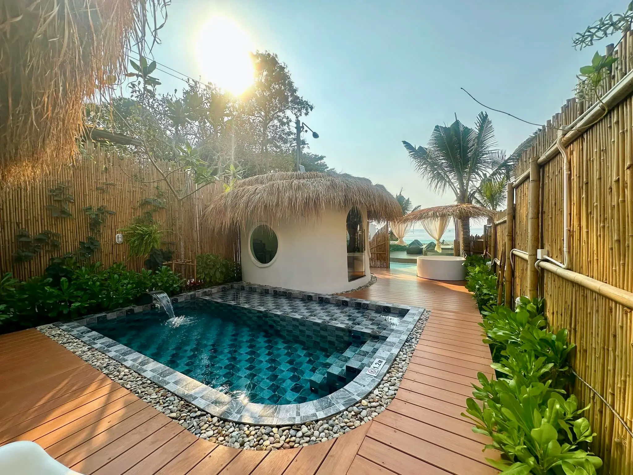 The Sea Breeze Pool Villa Bangsaen Bangphra | แกลเลอรีที่โพสต์โดย YOU ...