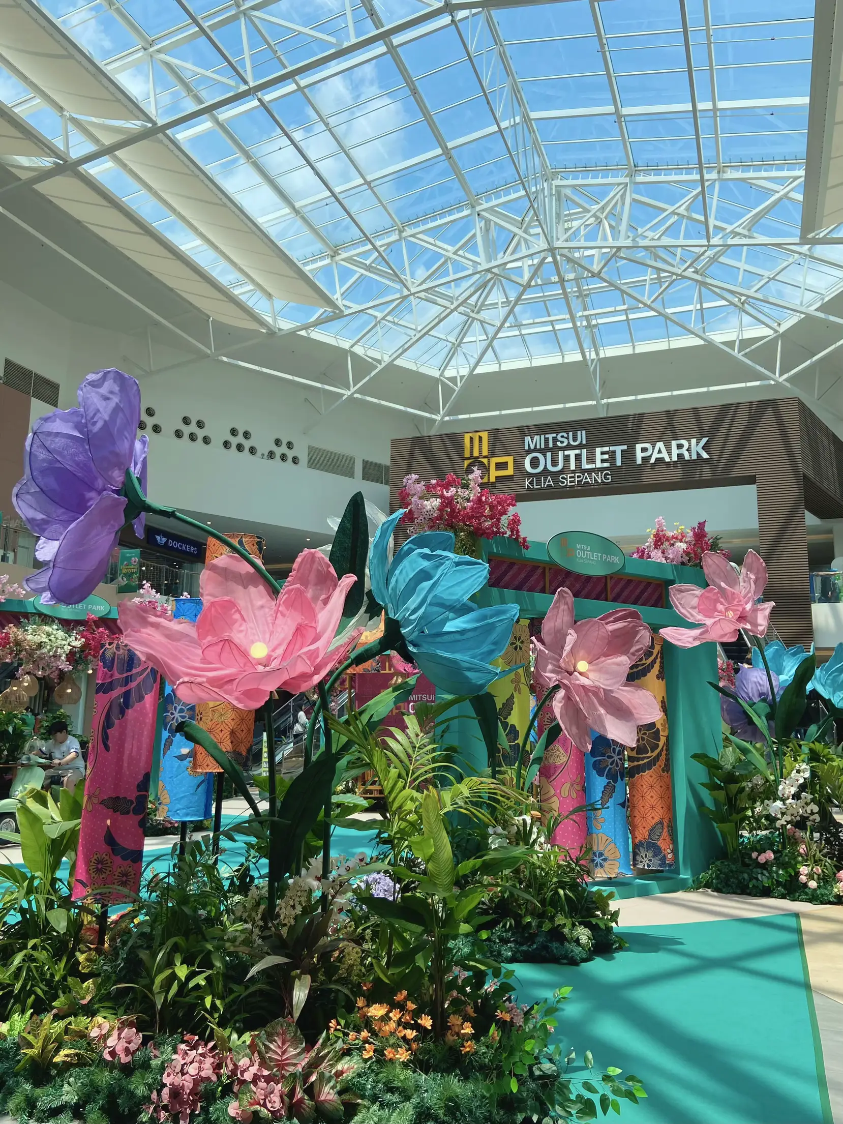 Mitsui, Tempat Belanja Murah Dekat Airport KL 🤩💸🛍 | Galeri diposting oleh Giannisa Ovie | Lemon8