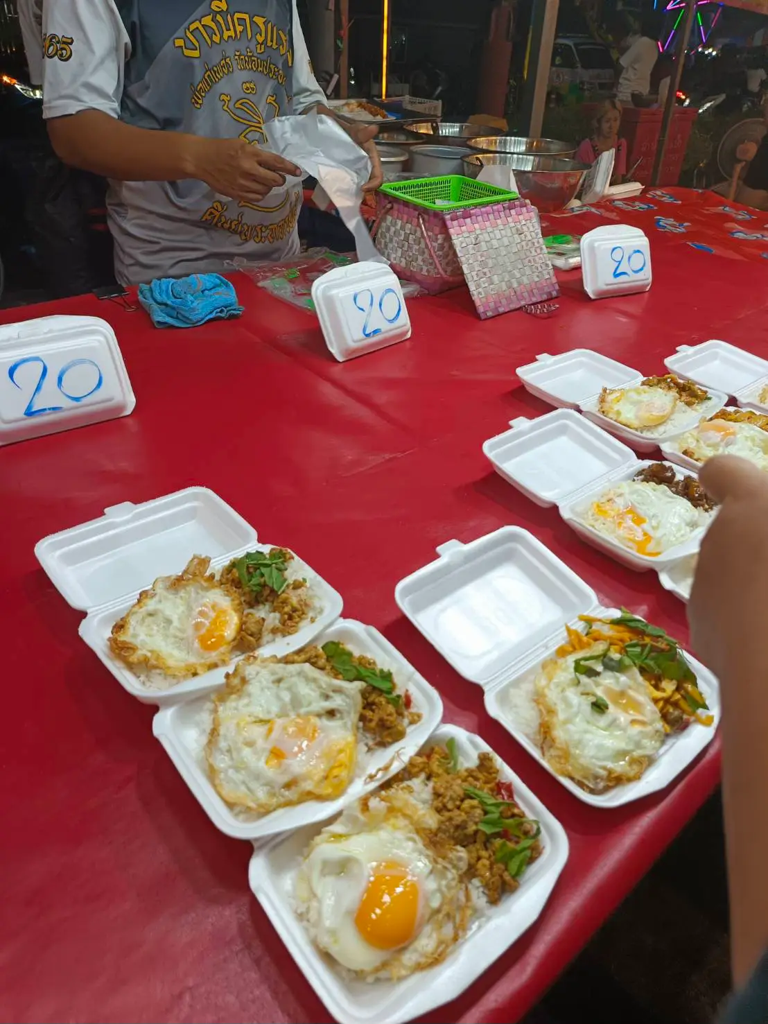 ลอยกระทงที่ ตลาดนัดรังสิต ของกินเยอะมาก🥰 | แกลเลอรีที่โพสต์โดย Supanida ...
