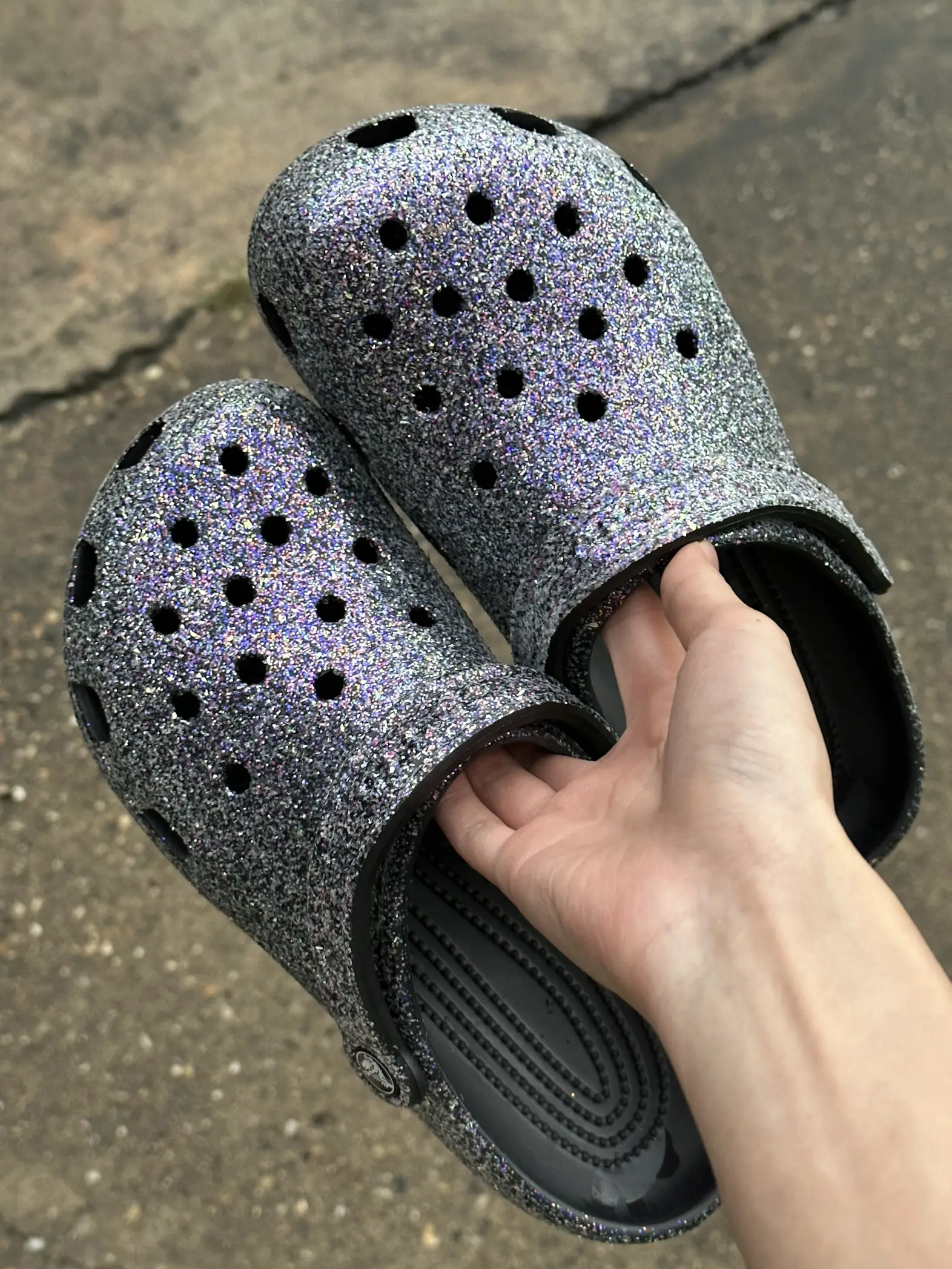 🫧CROCS Classic Glitter Clog🪄 | แกลเลอรีที่โพสต์โดย m | Lemon8