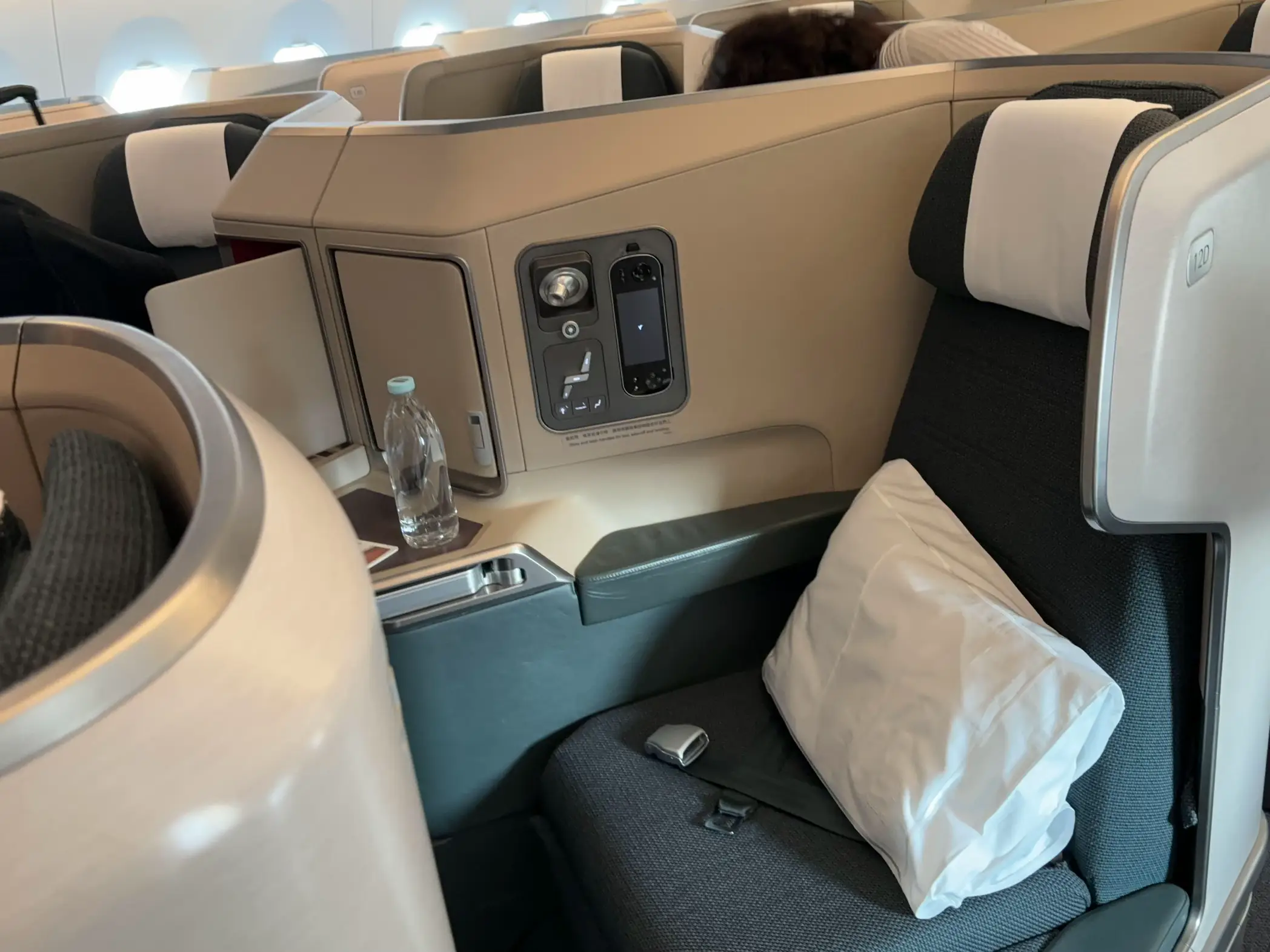 Review Cathay Pacific Business Class ️ | Gallery posted by aeyissharing ...